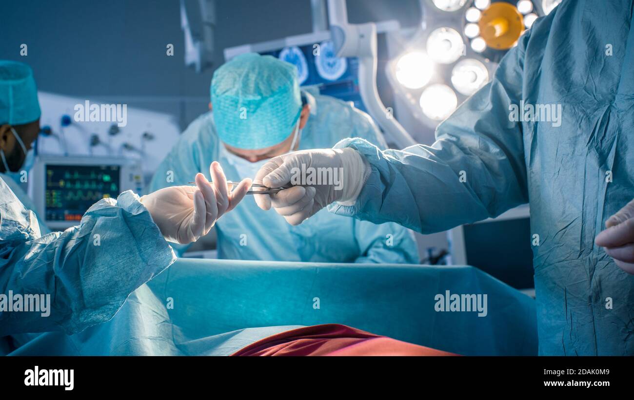Operating room nurse hi-res stock photography and images - Alamy