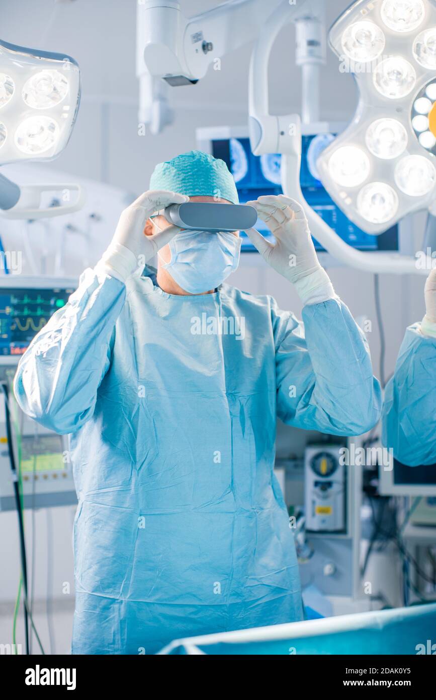Surgeons Put on Augmented Reality Glasses to Perform State of the Art ...