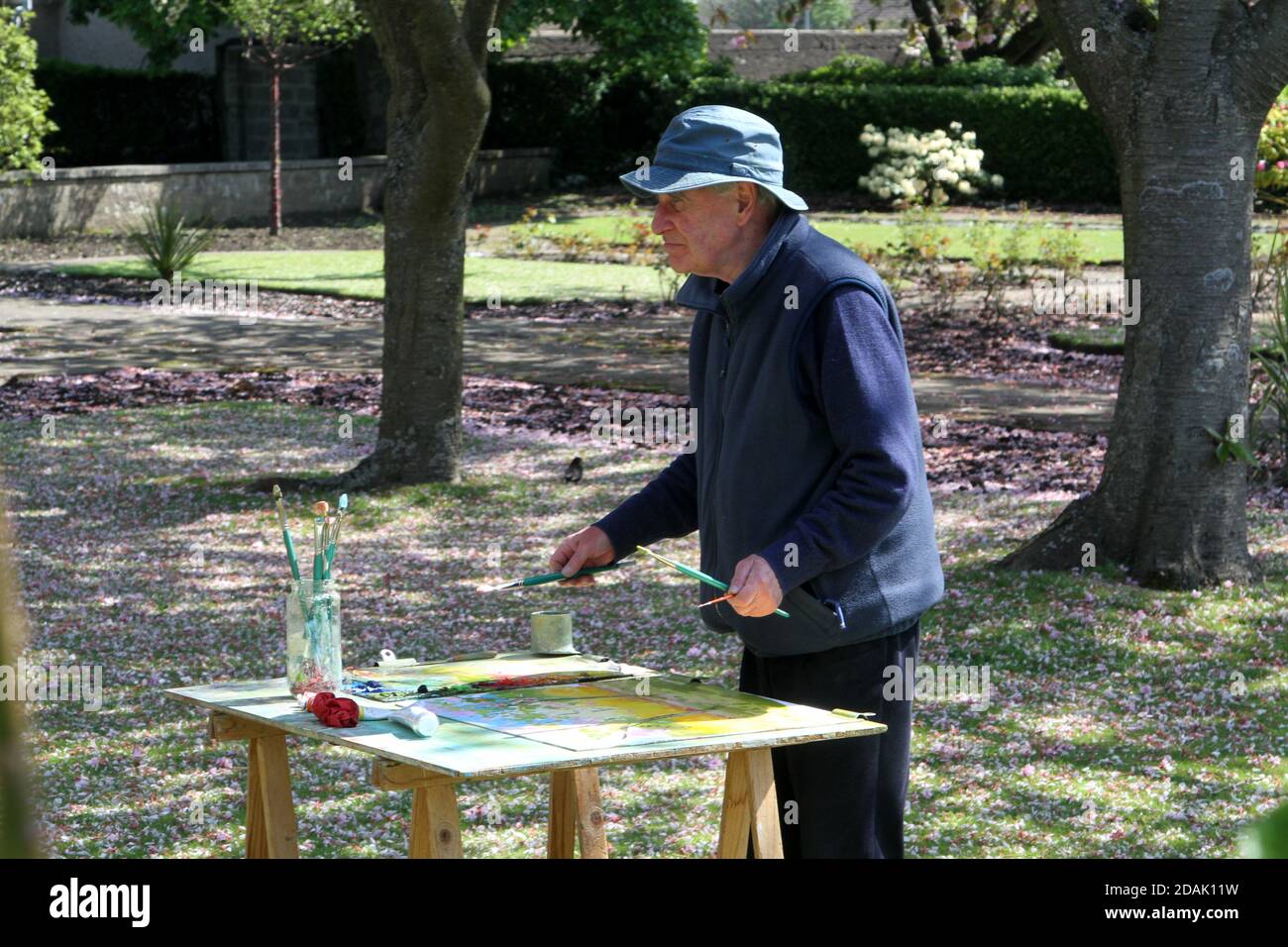 Girvan Artist James Harrigan at work in Orchard Gardens Girvan, South ...