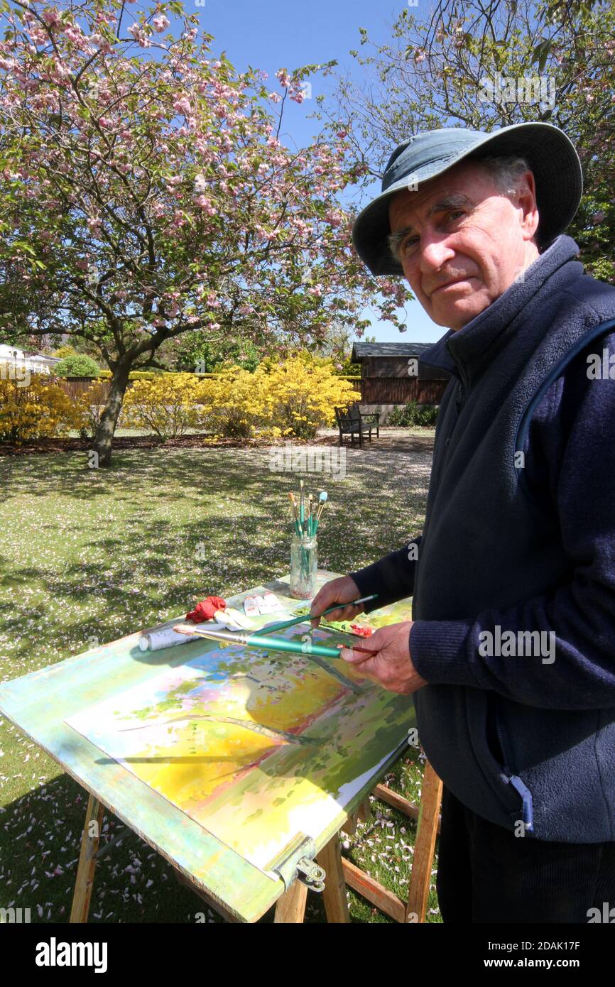 Girvan Artist James Harrigan at work in Orchard Gardens Girvan, South ...