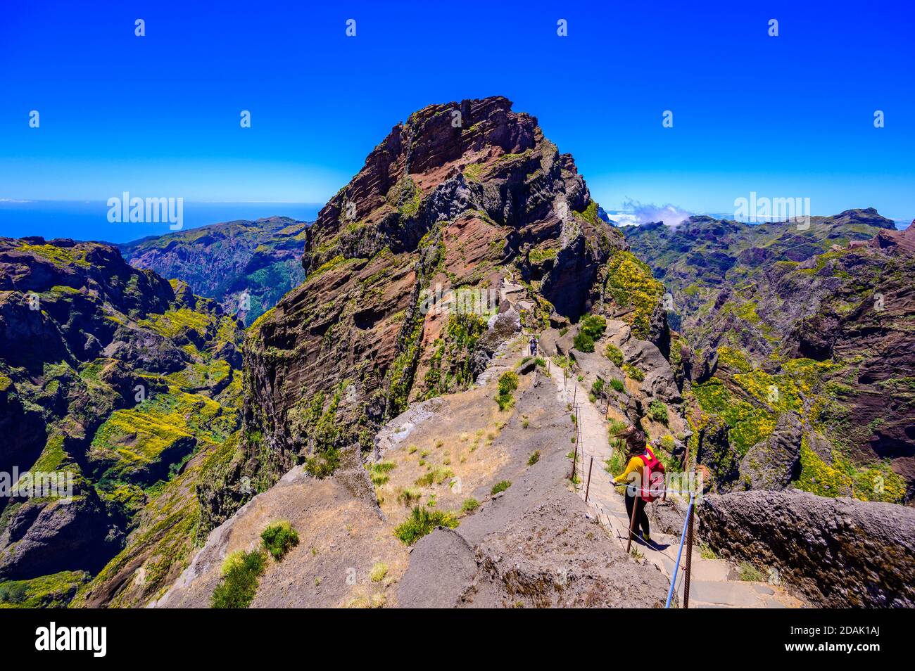 Beautiful hiking trail from Pico do Arieiro to Pico Ruivo, Madeira ...