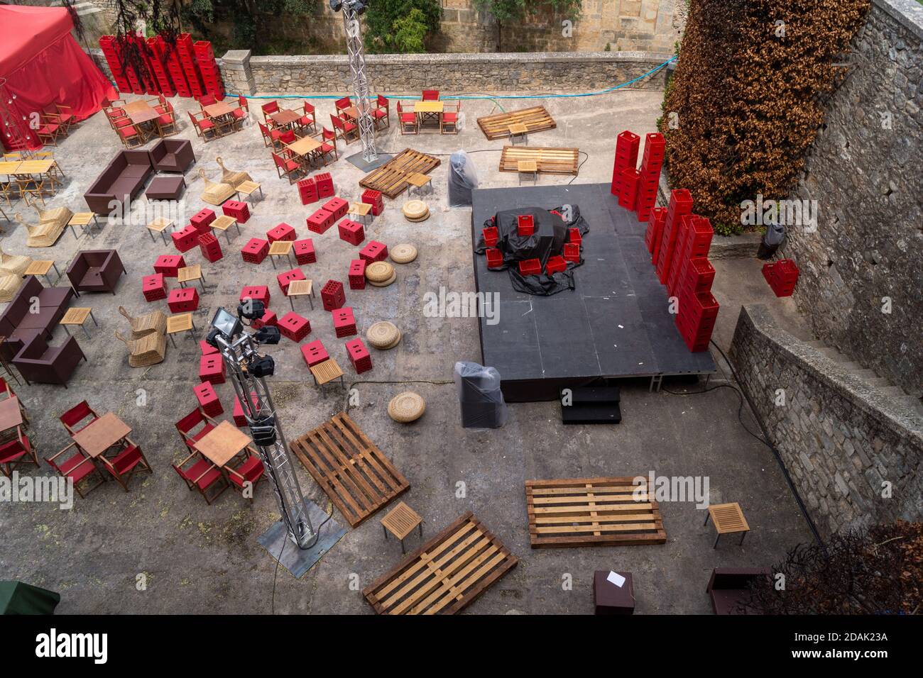 Empty festival stage hi-res stock photography and images - Alamy