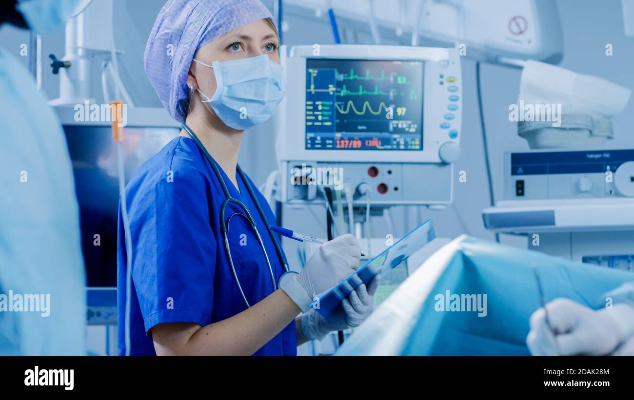 Hospital operating room monitors hi-res stock photography and images ...