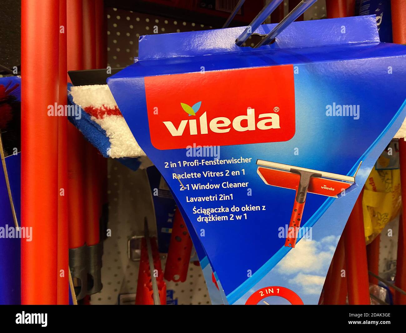 Supermarket cleaner hi-res stock photography and images - Alamy