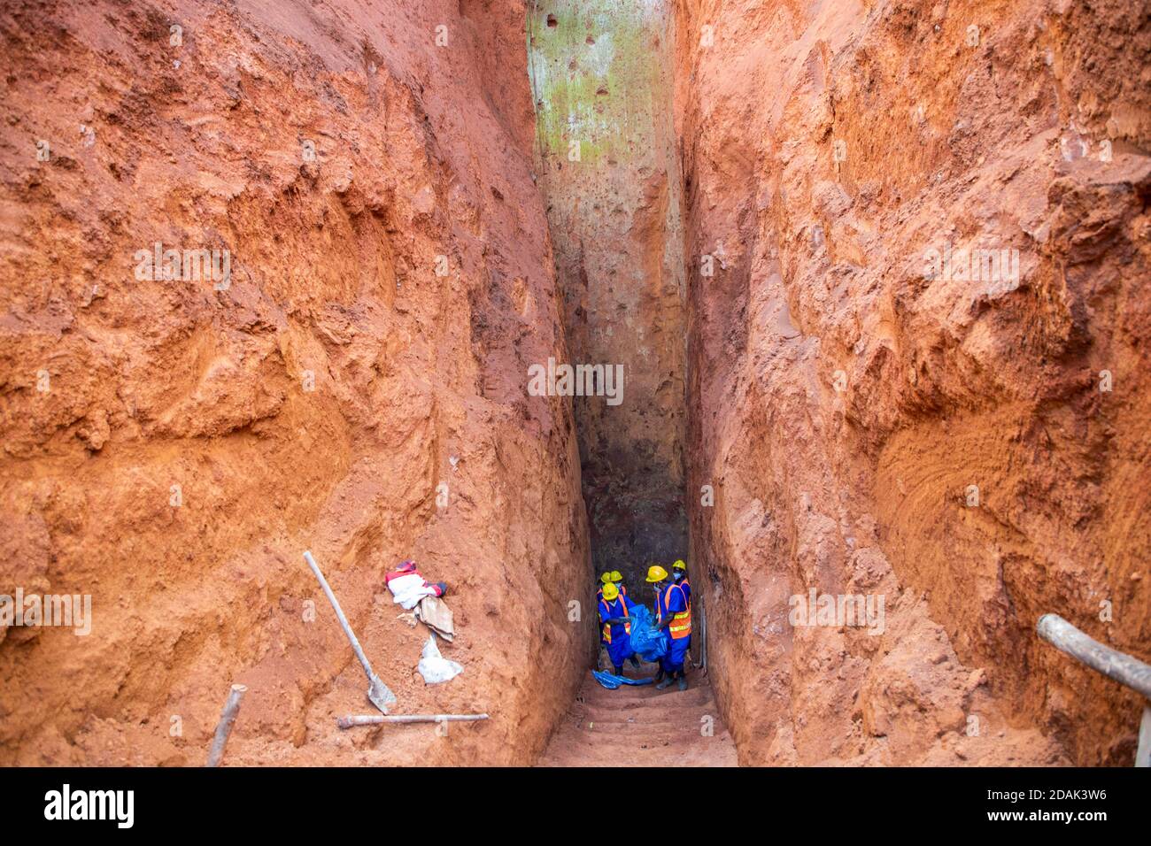 Gatsibo, Rwanda. 12th Nov, 2020. Volunteers carry remains of victims of ...