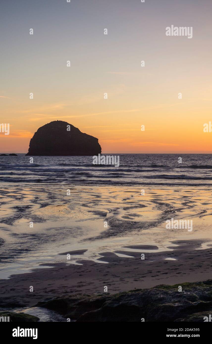 Sunset at Trebarwith Strand in Cornwall, England, UK Stock Photo - Alamy