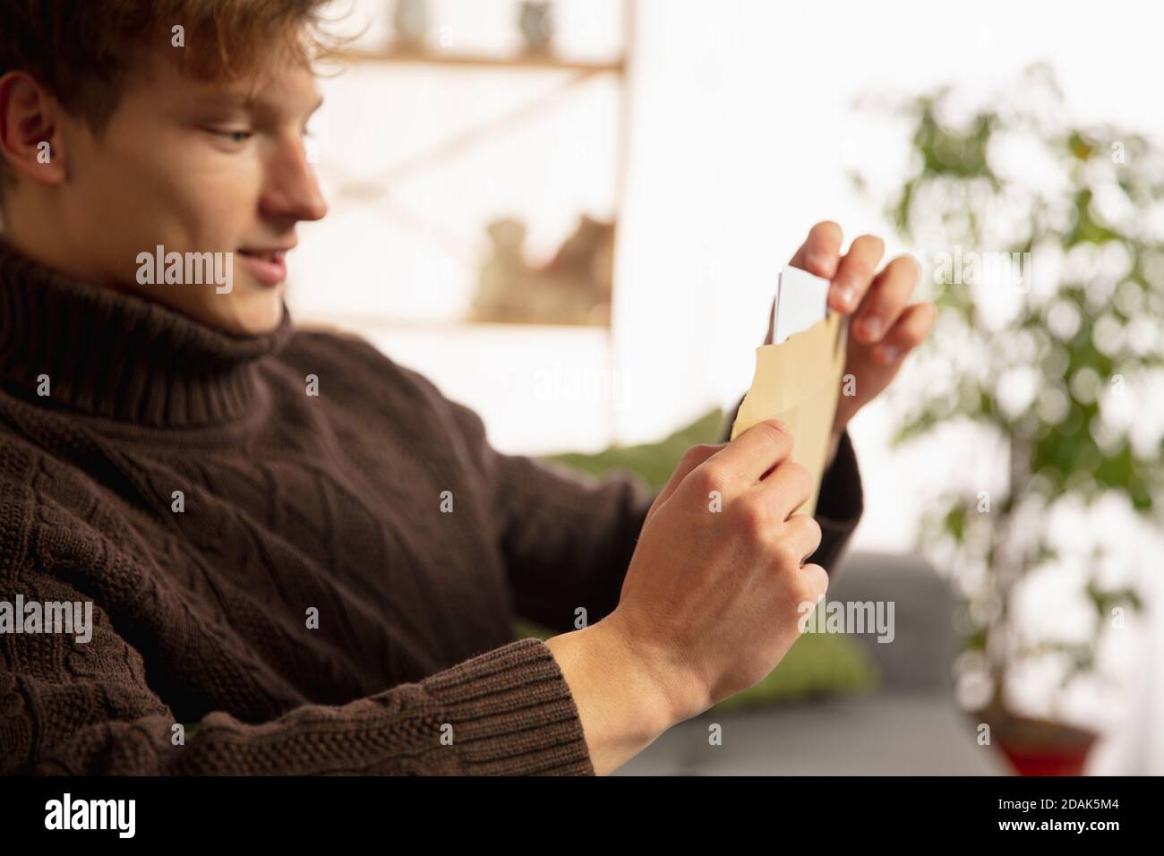 Man opening a birthday card hi-res stock photography and images - Alamy