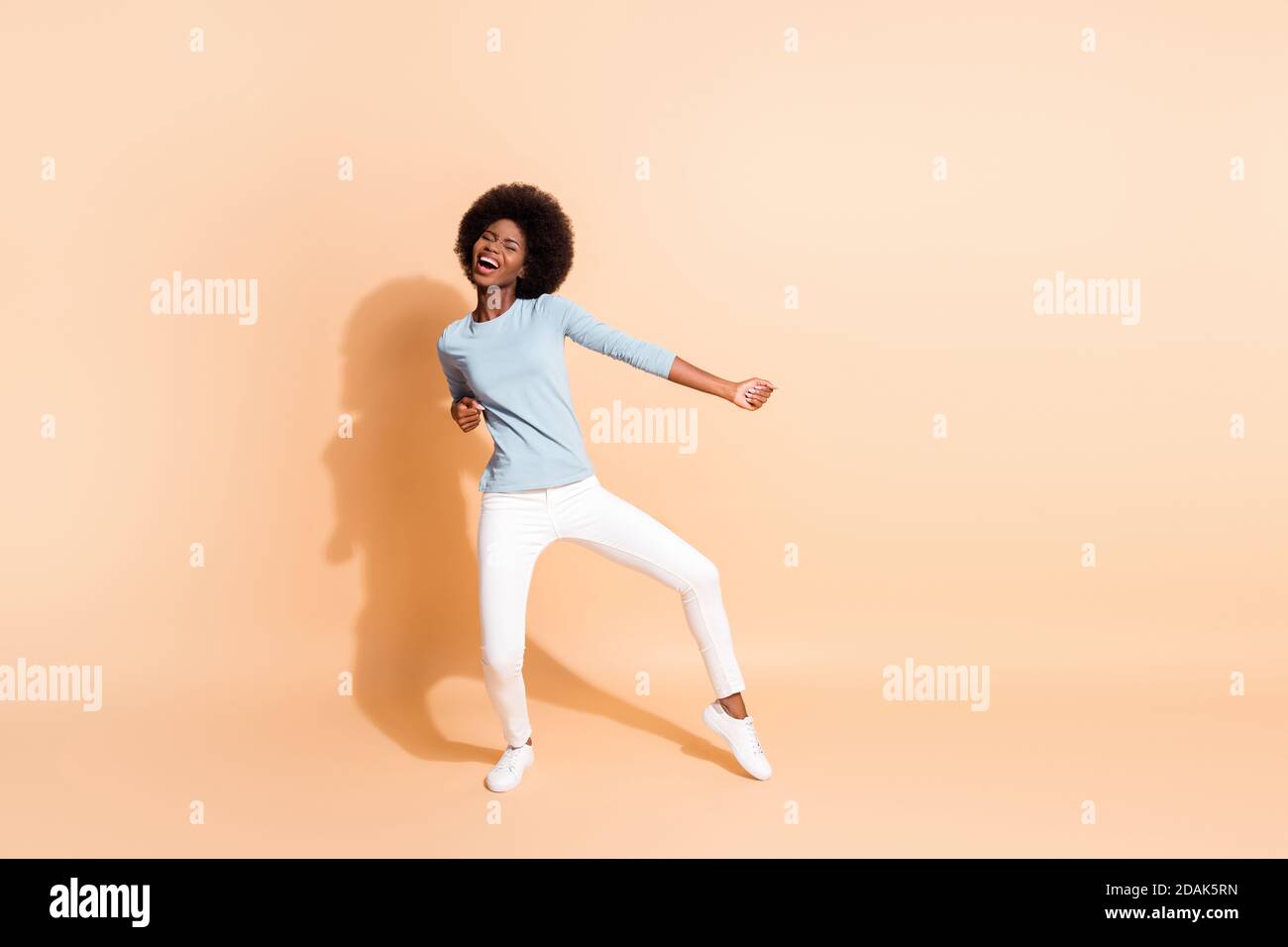 Photo portrait full body view of african american woman dancing ...