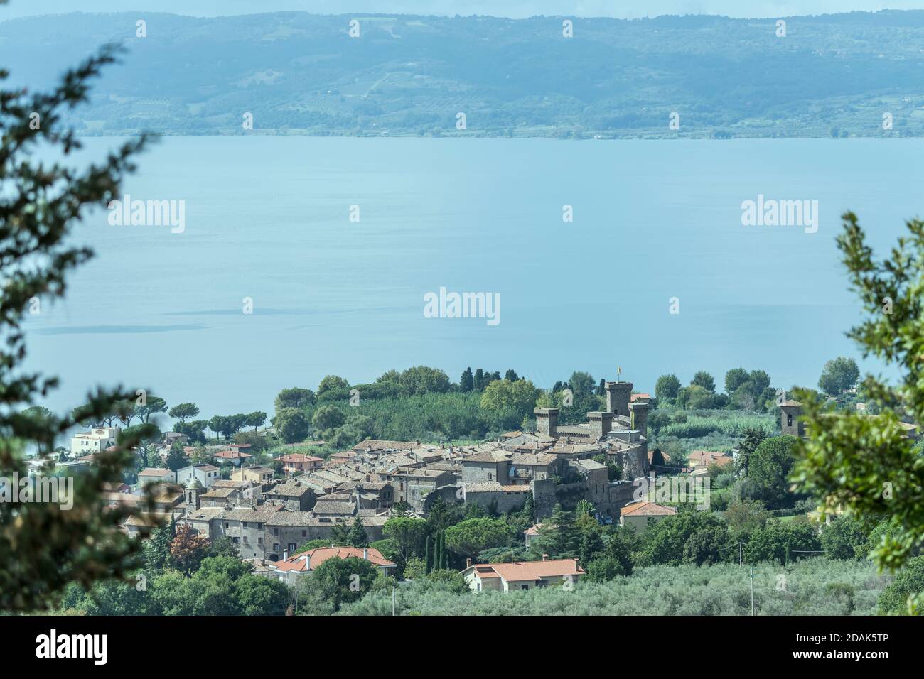 Hilltop lake hi-res stock photography and images - Alamy