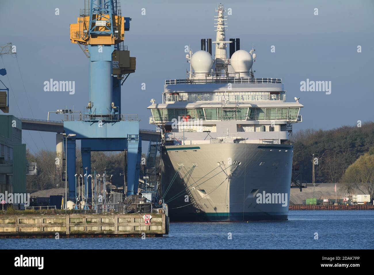 Stralsund, Germany. 13th Nov, 2020. The expedition yacht "Crystal ...