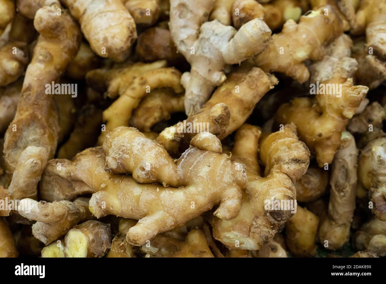 Ginger root counter at grocery store close up Stock Photo - Alamy