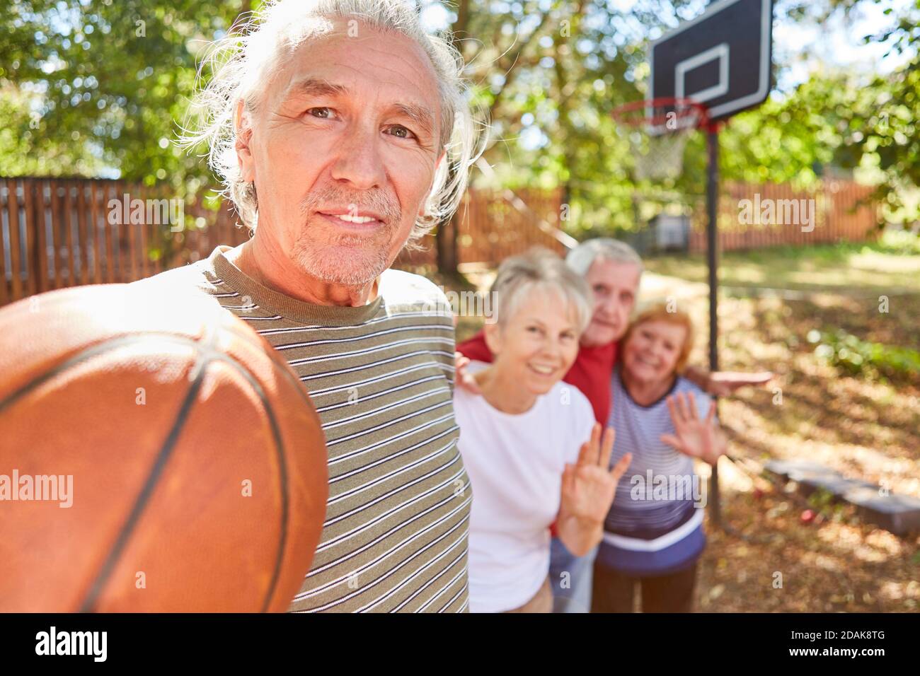 Group of friends playing basketball hi-res stock photography and images ...