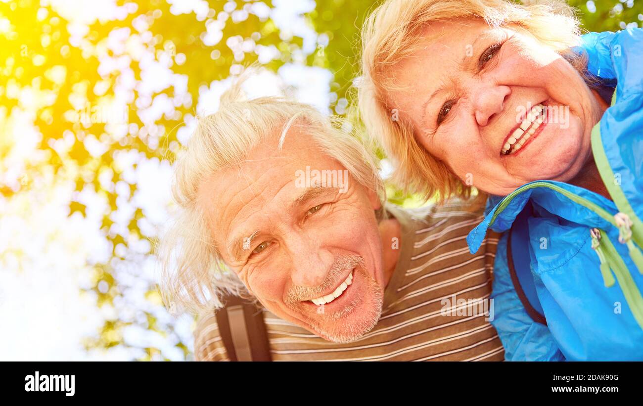 Hike couple hi-res stock photography and images - Alamy