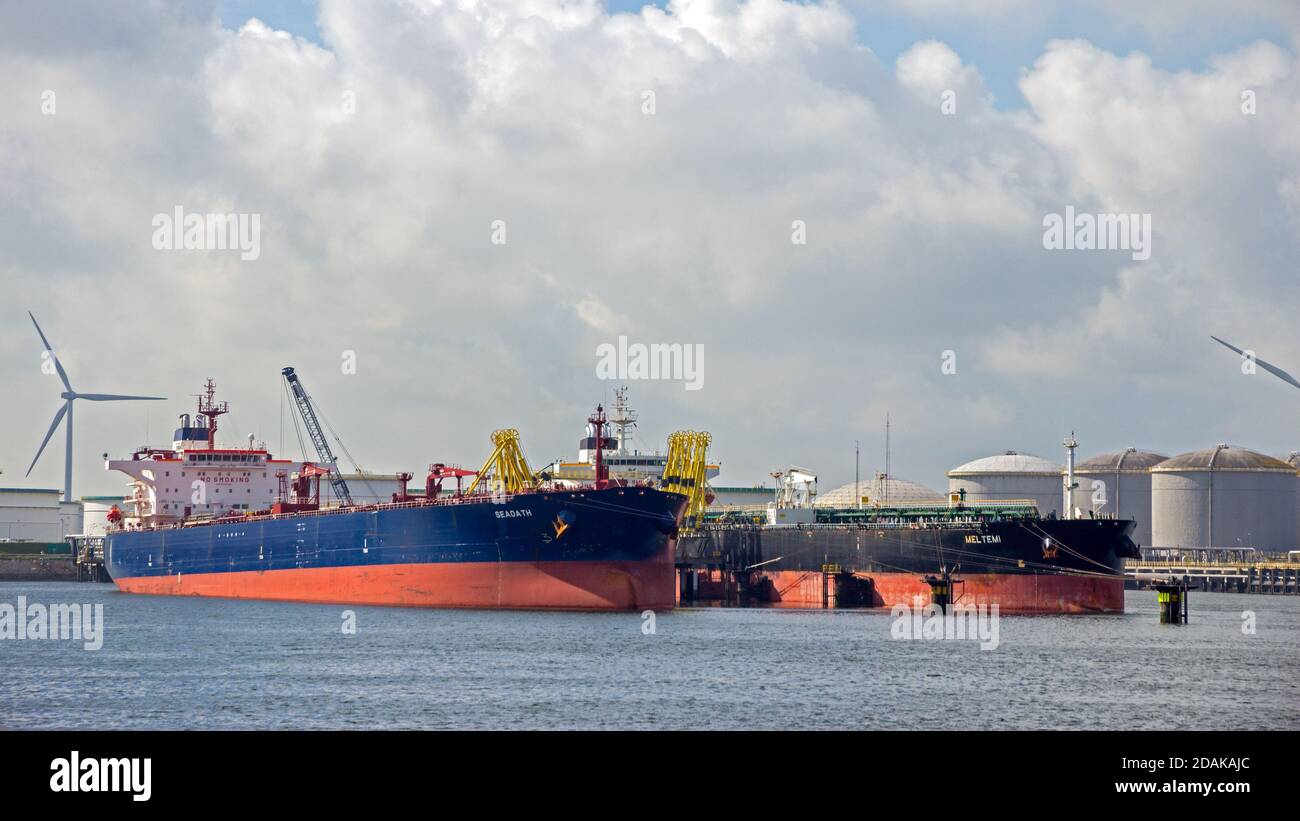 Oil storage in rotterdam harbour hi-res stock photography and images ...