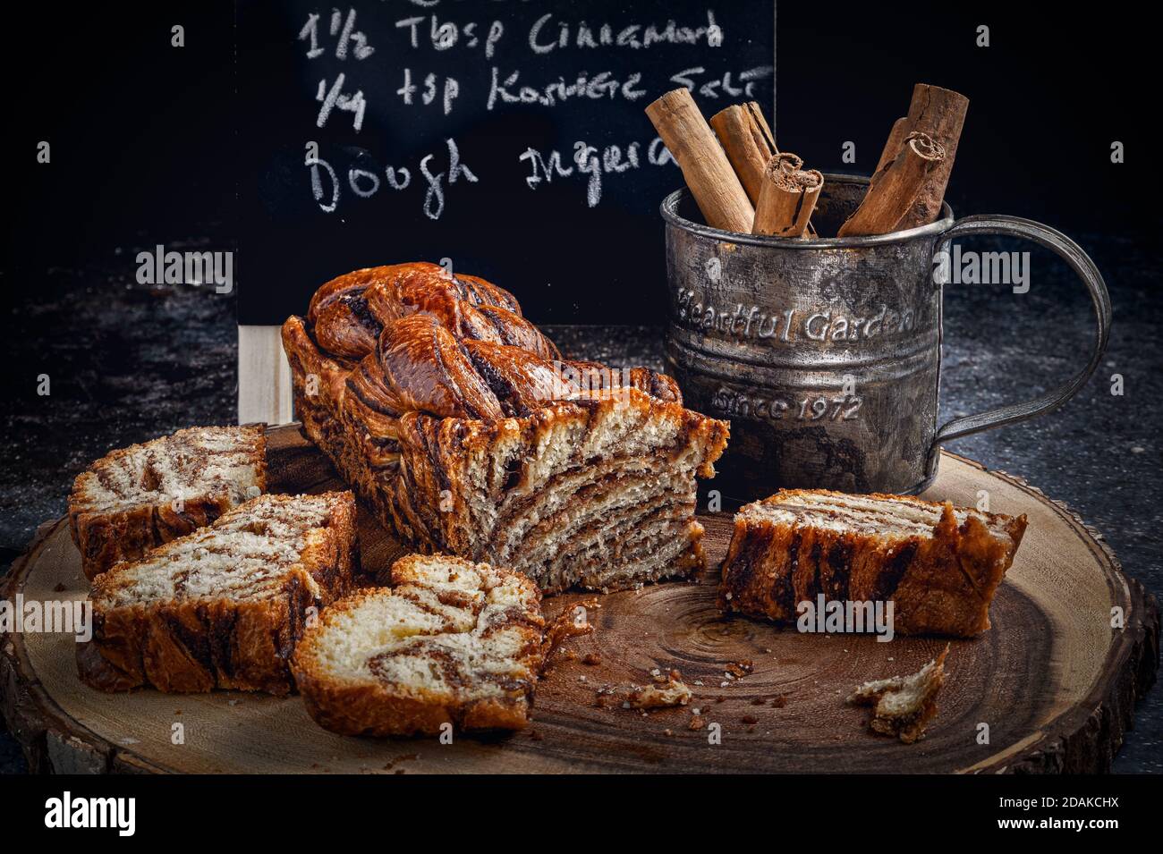 The innumerable possibilities of cinnamon Stock Photo - Alamy