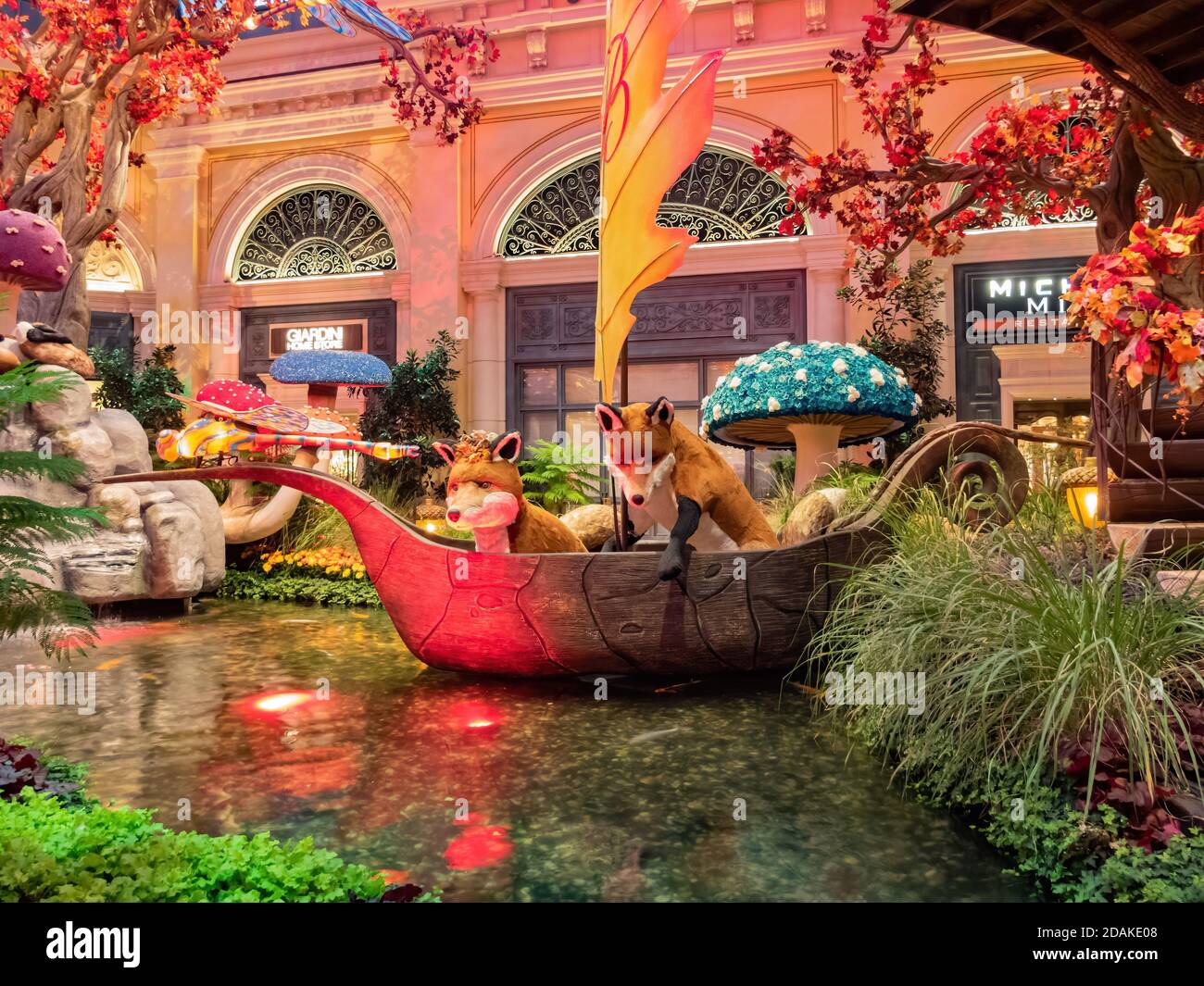 Las Vegas, OCT 30, 2020 - Autumn theme of the famous Bellagio ...