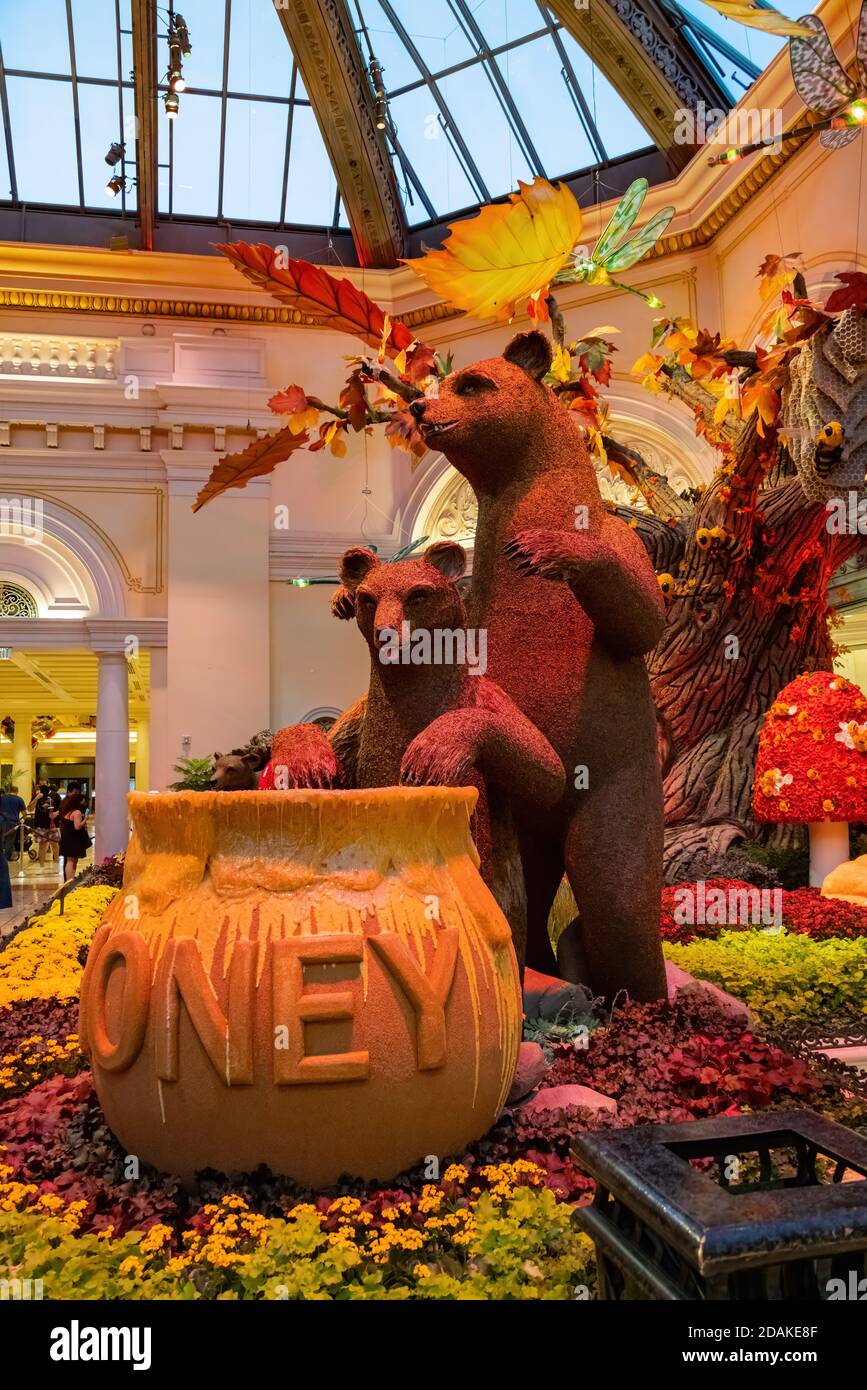Las Vegas, OCT 30, 2020 - Autumn theme of the famous Bellagio ...