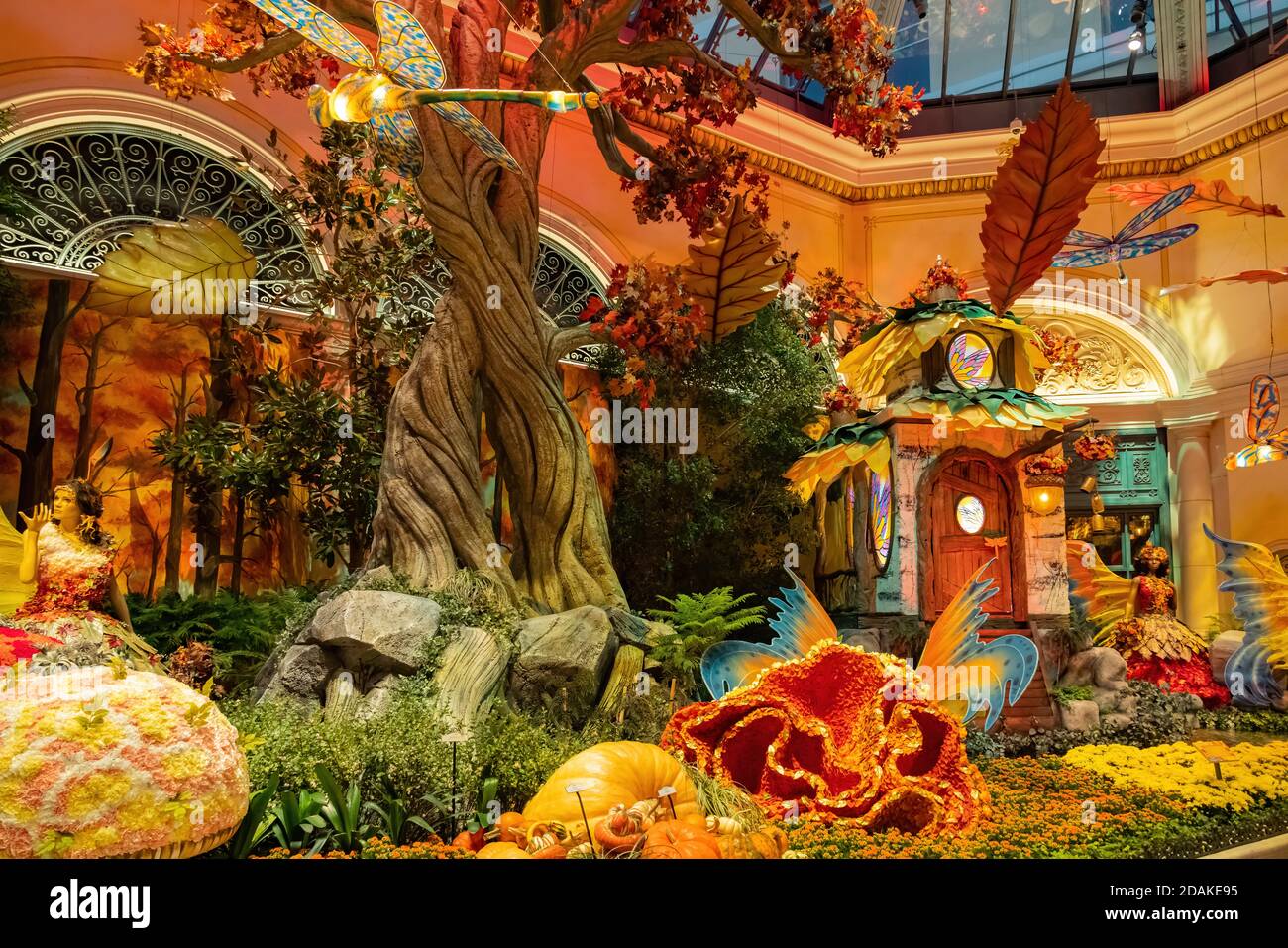 Las Vegas, OCT 30, 2020 - Autumn theme of the famous Bellagio ...