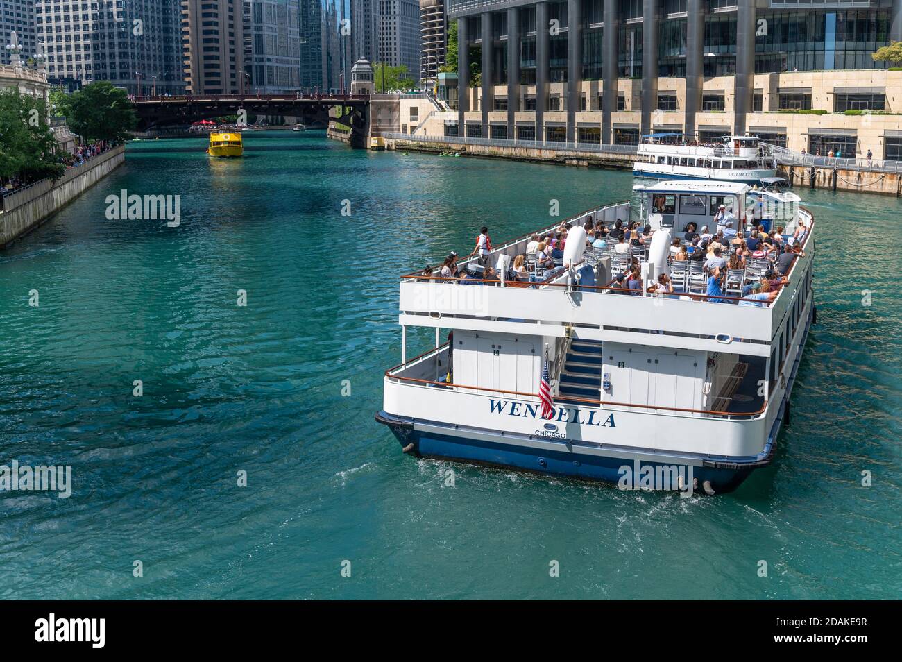 Chicago river boat hi-res stock photography and images - Alamy