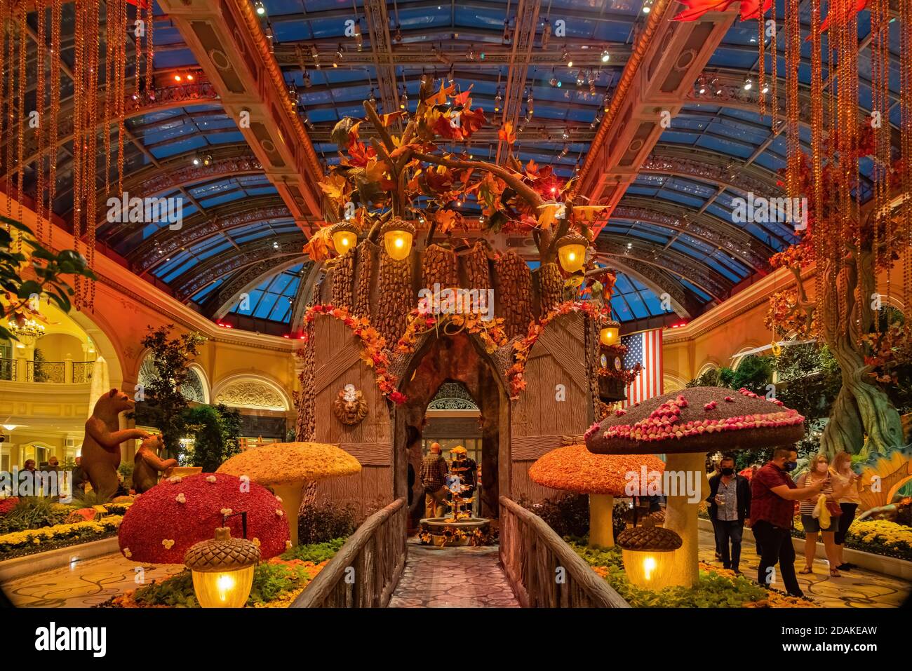Las Vegas, OCT 30, 2020 - Autumn theme of the famous Bellagio ...