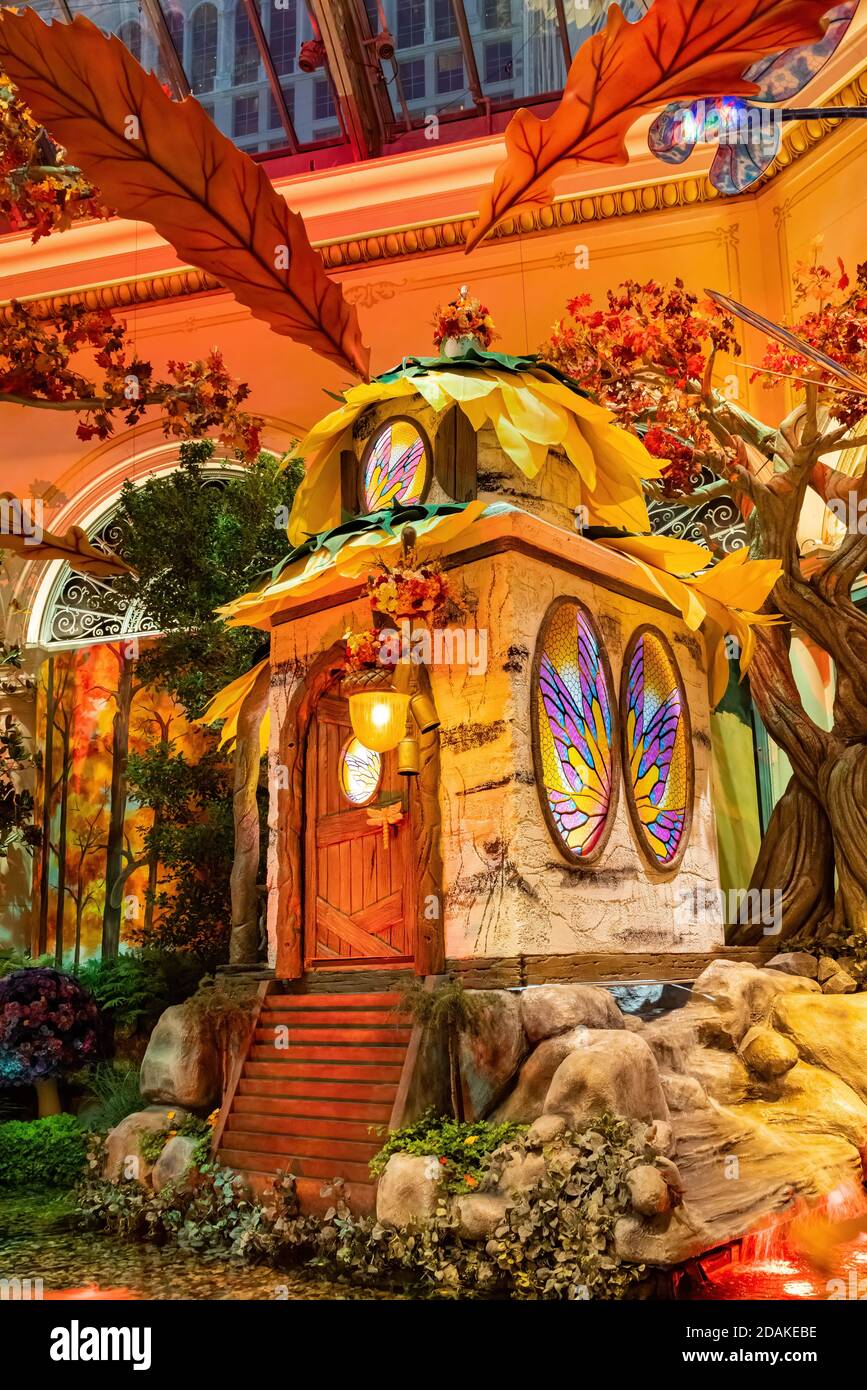 Las Vegas, OCT 30, 2020 - Autumn theme of the famous Bellagio ...