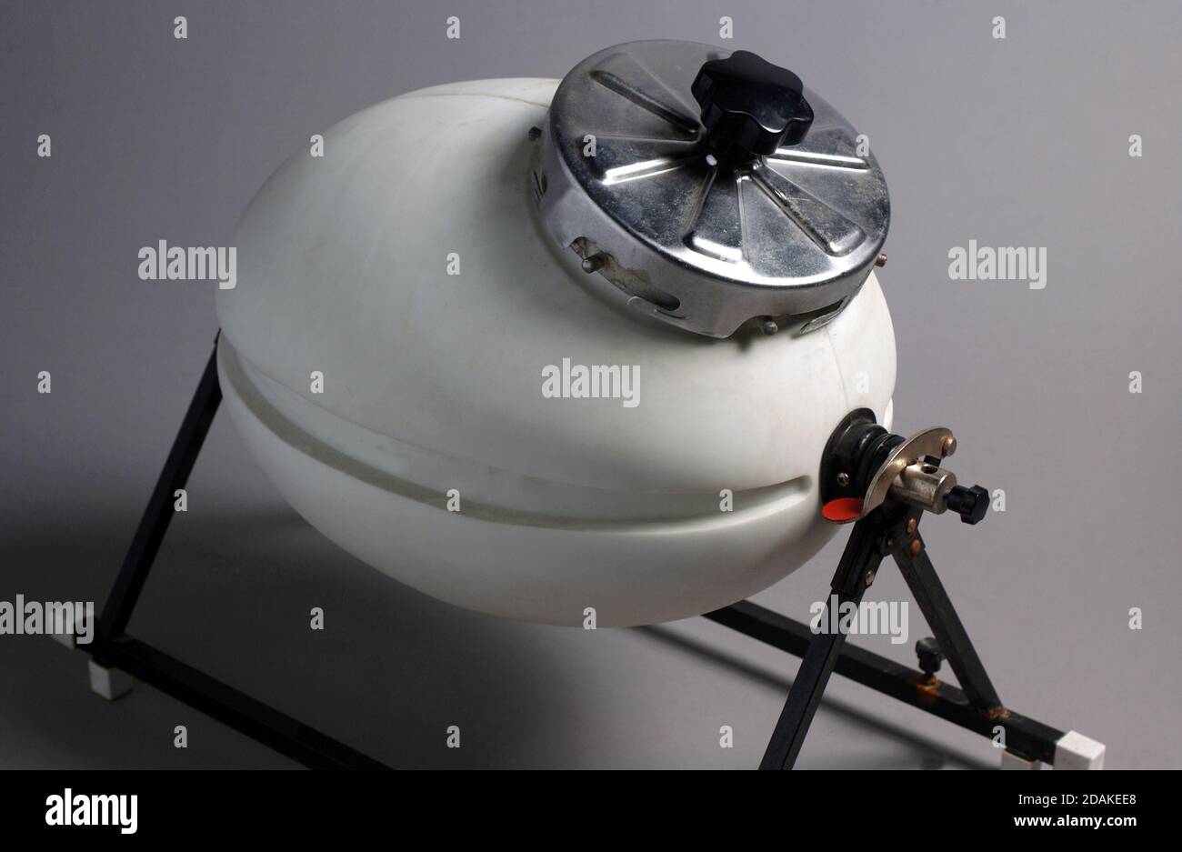 Old manual washing machine for laundry Stock Photo - Alamy