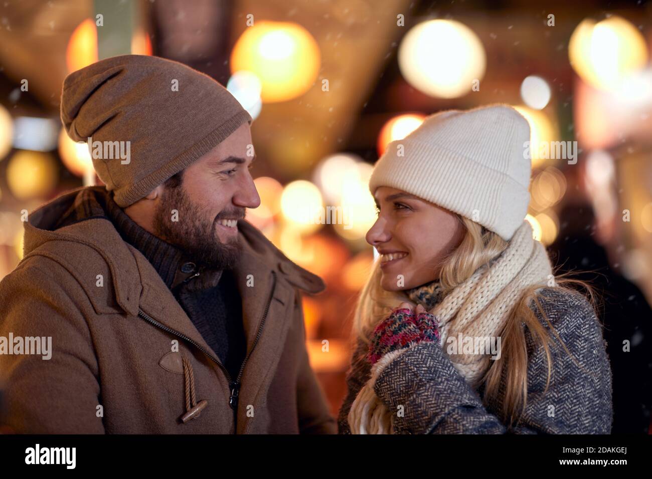 A young couple is cold in the walk of the city on a cold night ...