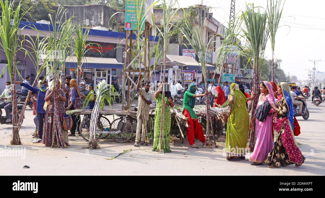 Beawar, Rajasthan, India, Nov. 13, 2020: Rajasthani women buys ...