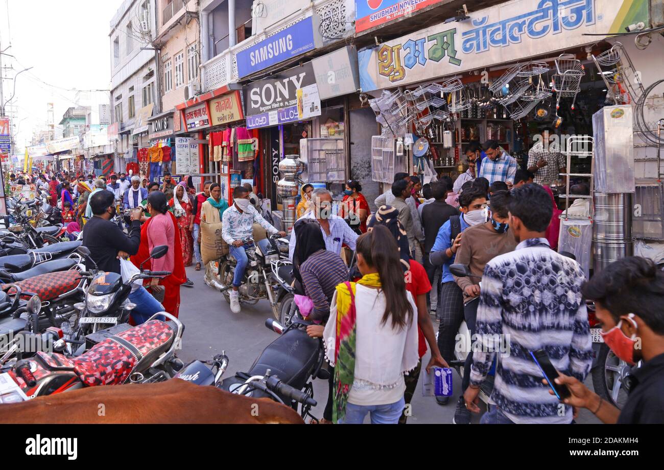 Deepavali market hi-res stock photography and images - Alamy