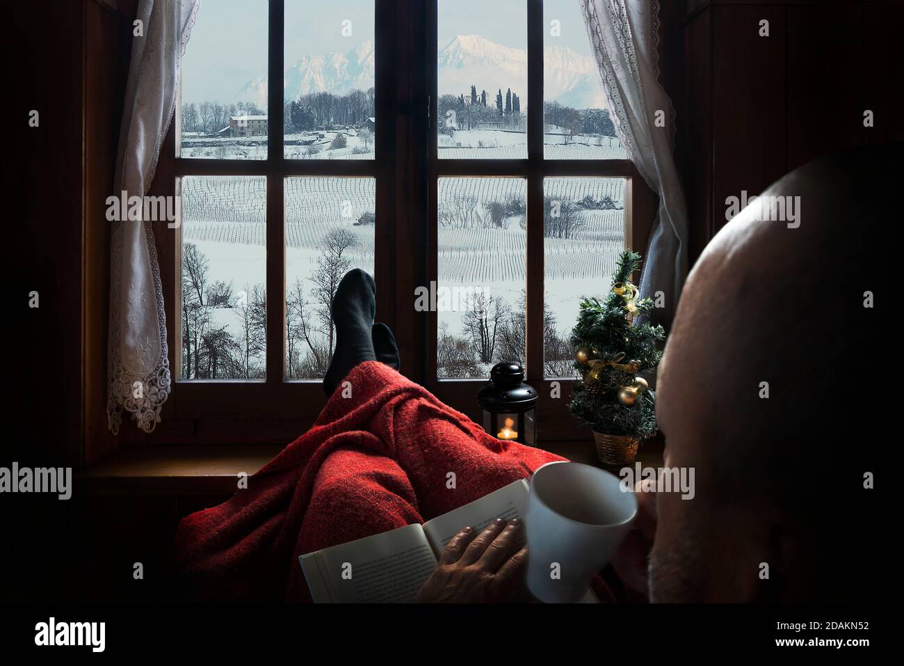 Reading a christmas book hi-res stock photography and images - Alamy