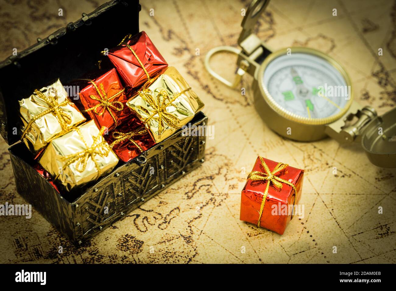 Treasure chest gifts hi-res stock photography and images - Alamy