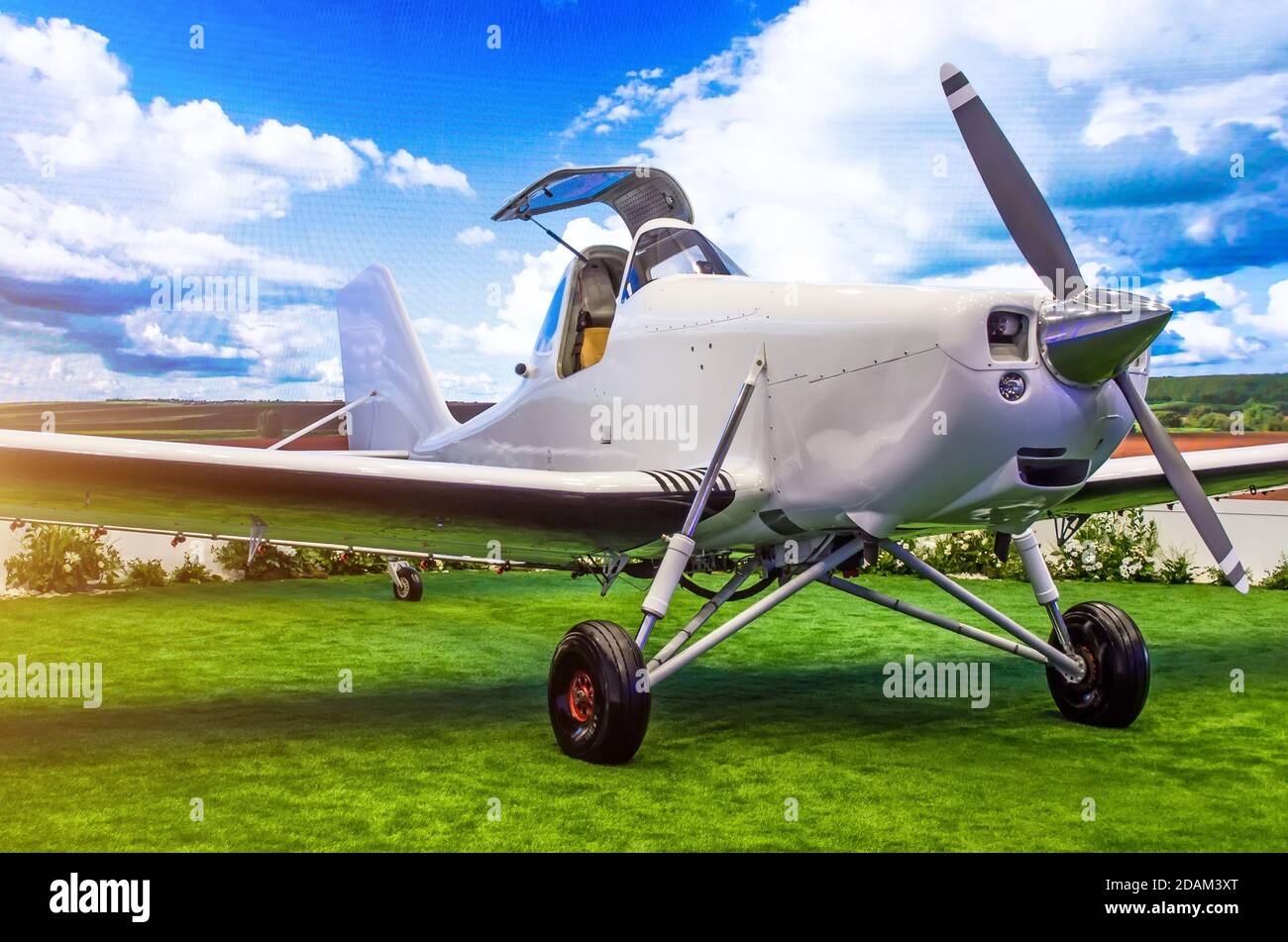 Open cockpit aircraft hi-res stock photography and images - Alamy