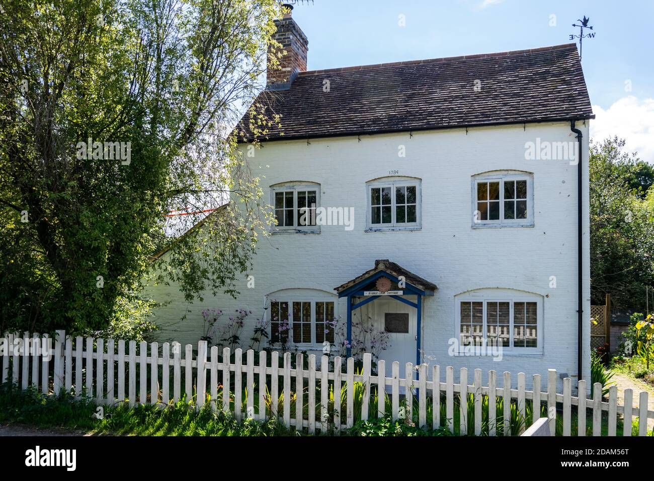Double Locks Cottage on the Stroudwater Navigation, at Ryeford, Stroud ...