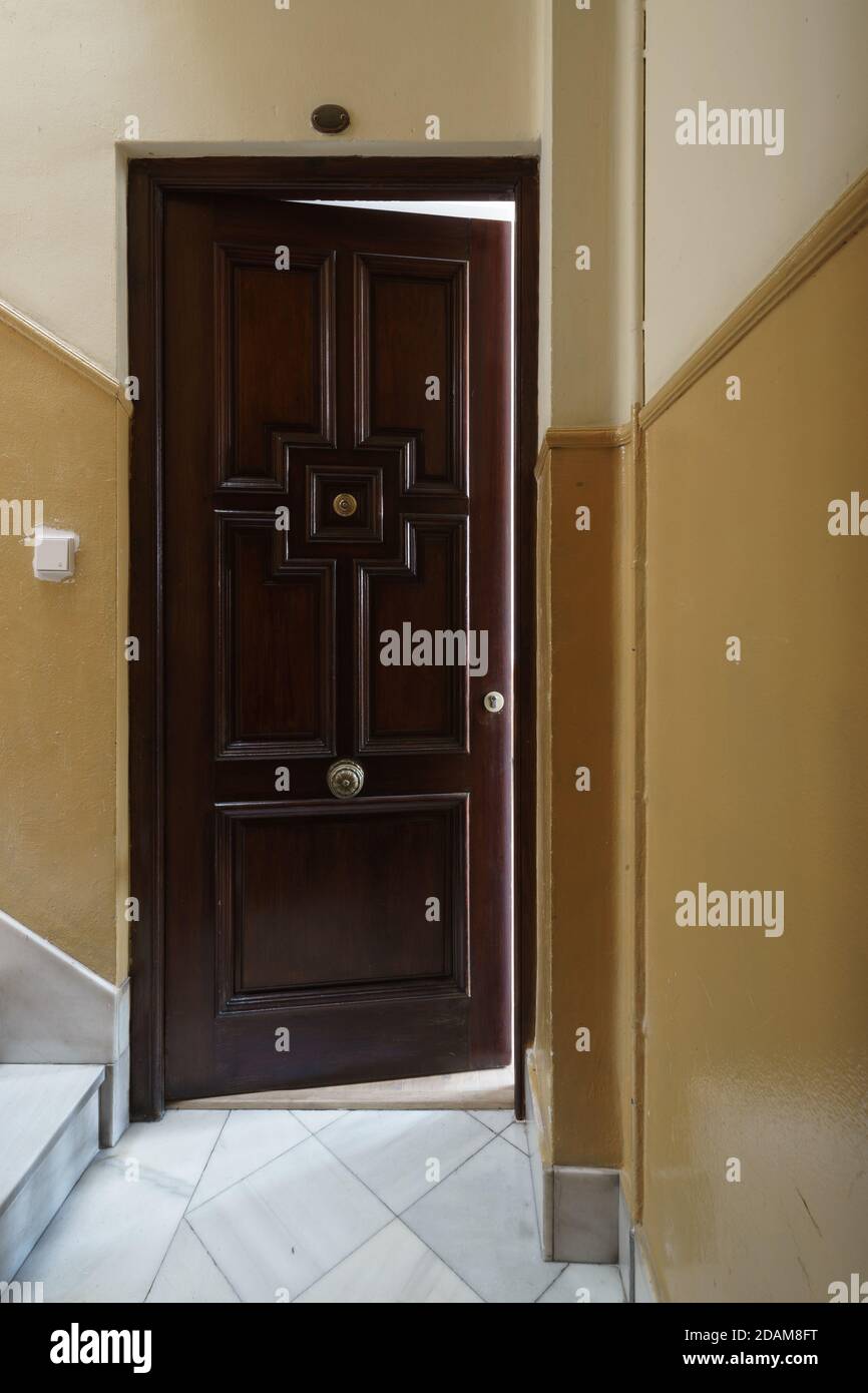 Stairs to front door hi-res stock photography and images - Alamy