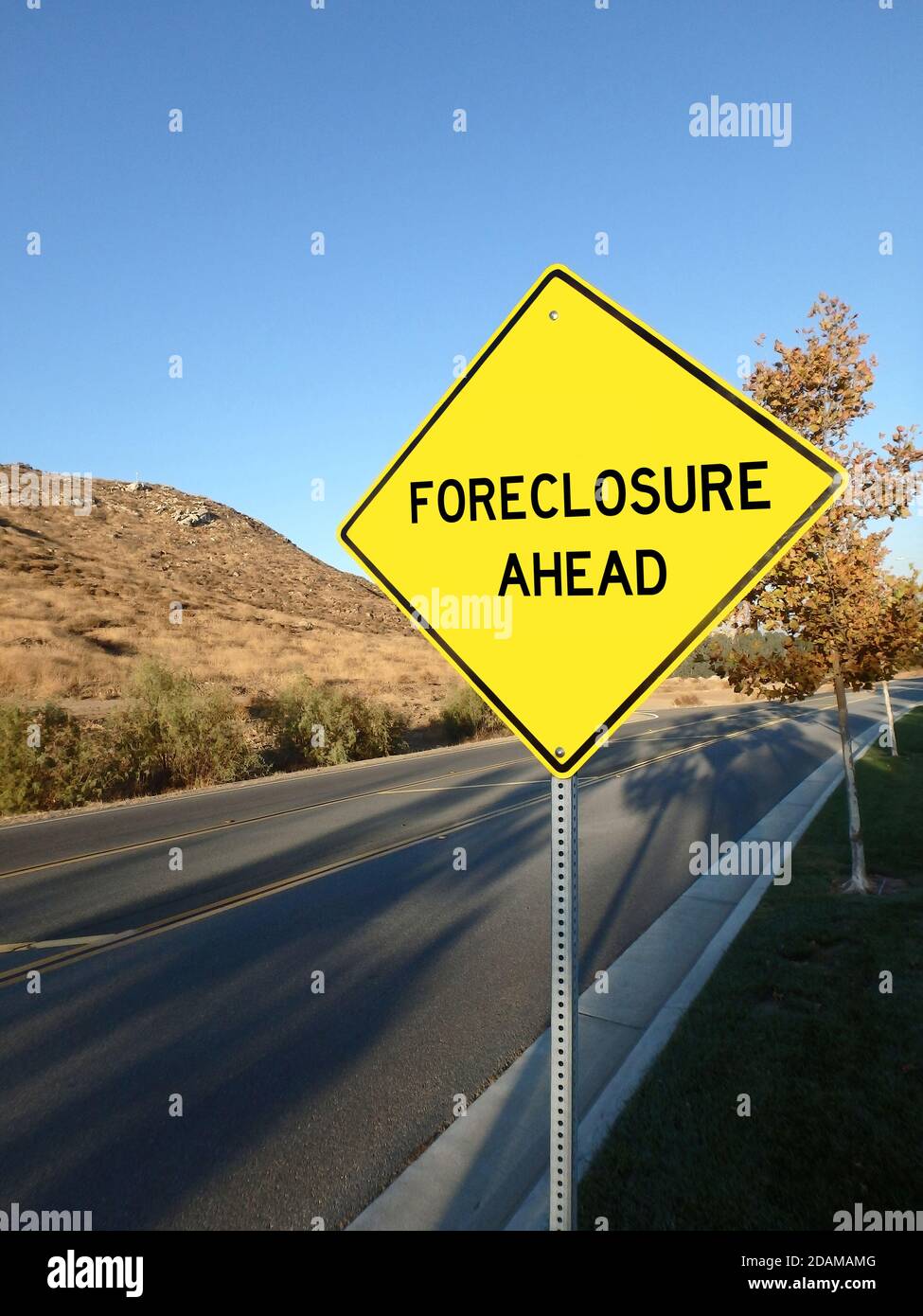 Yellow 13 sign hi-res stock photography and images - Alamy