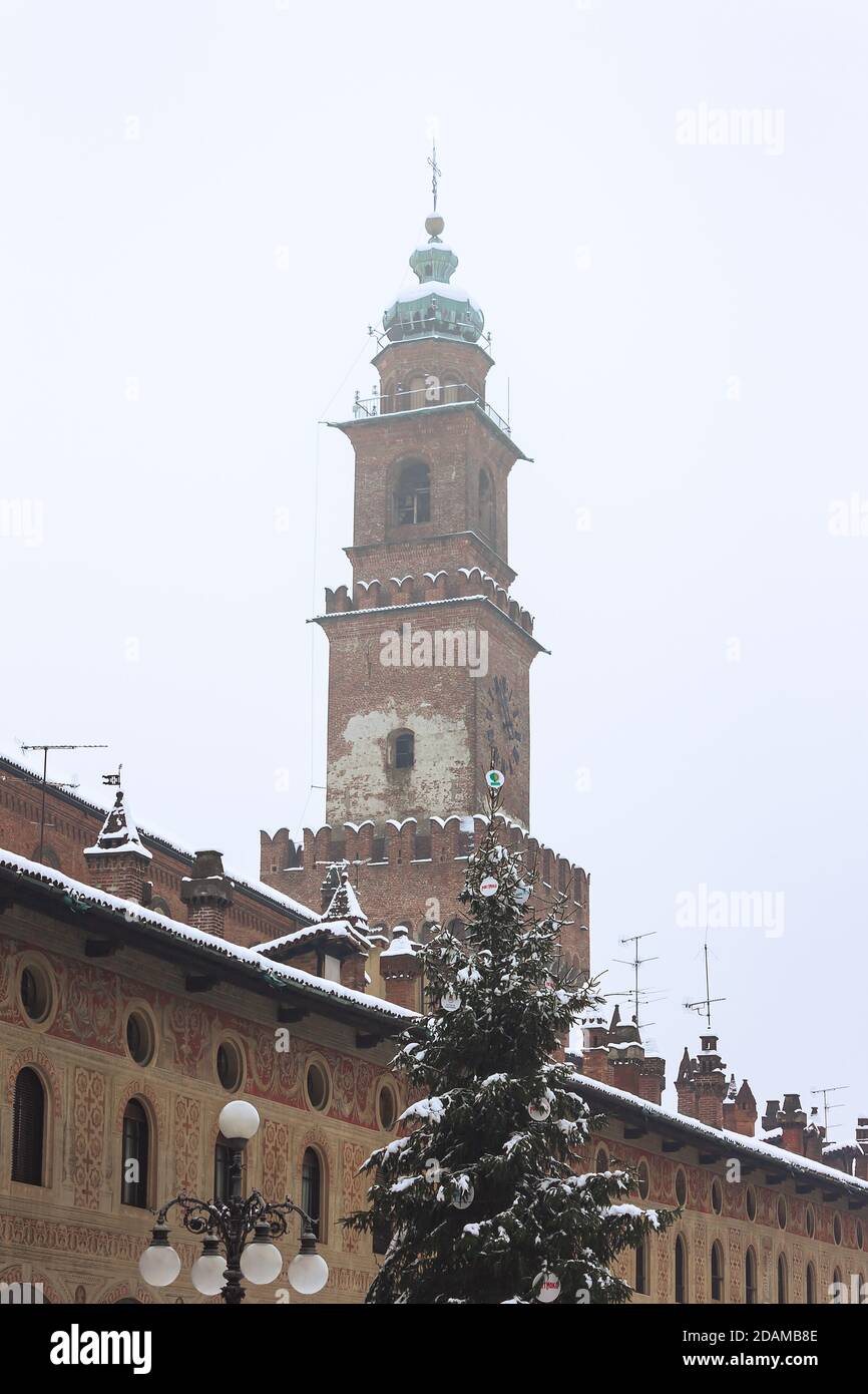 A walk in the historic center of vigevano with views of the Piazza ...