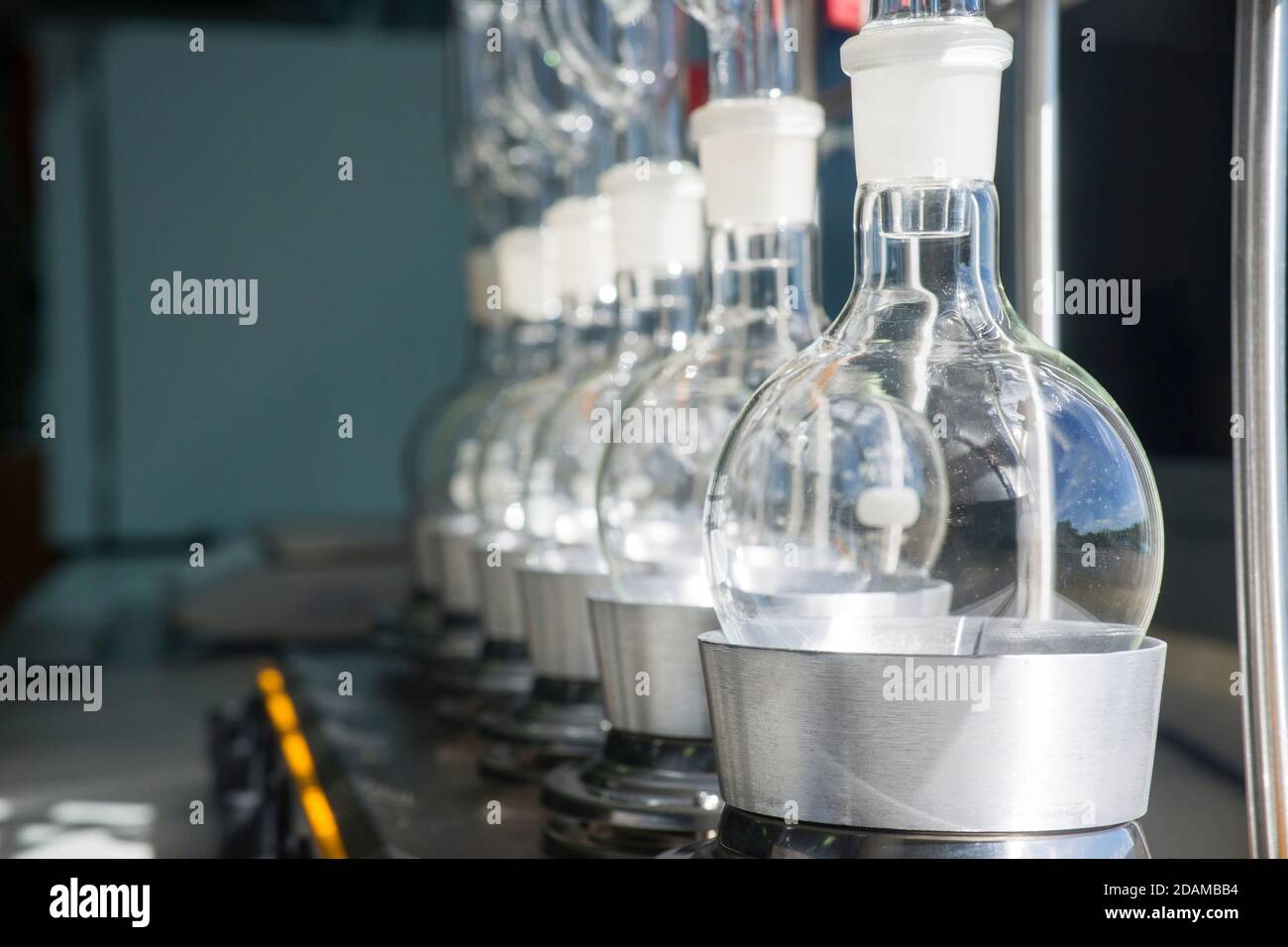 Round bottom flask hi-res stock photography and images - Alamy
