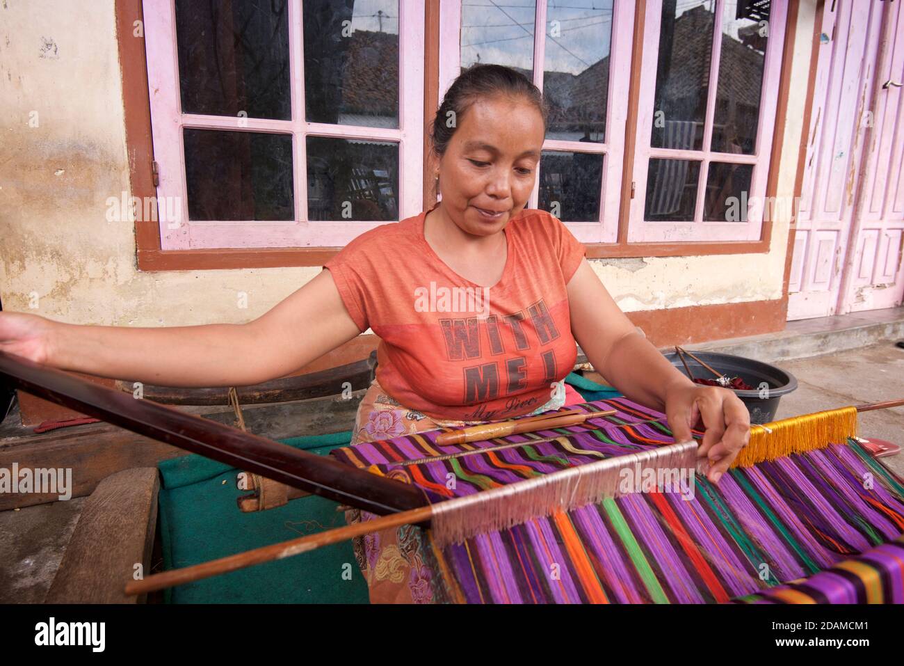 Traditional backstrap loom hi-res stock photography and images - Alamy