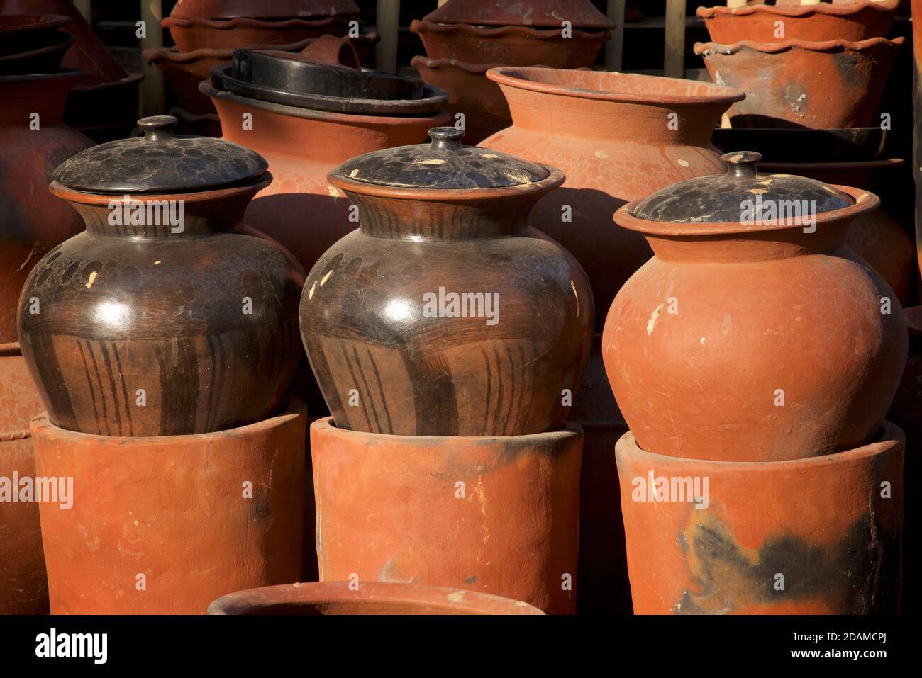 Hand made pottery hi-res stock photography and images - Alamy
