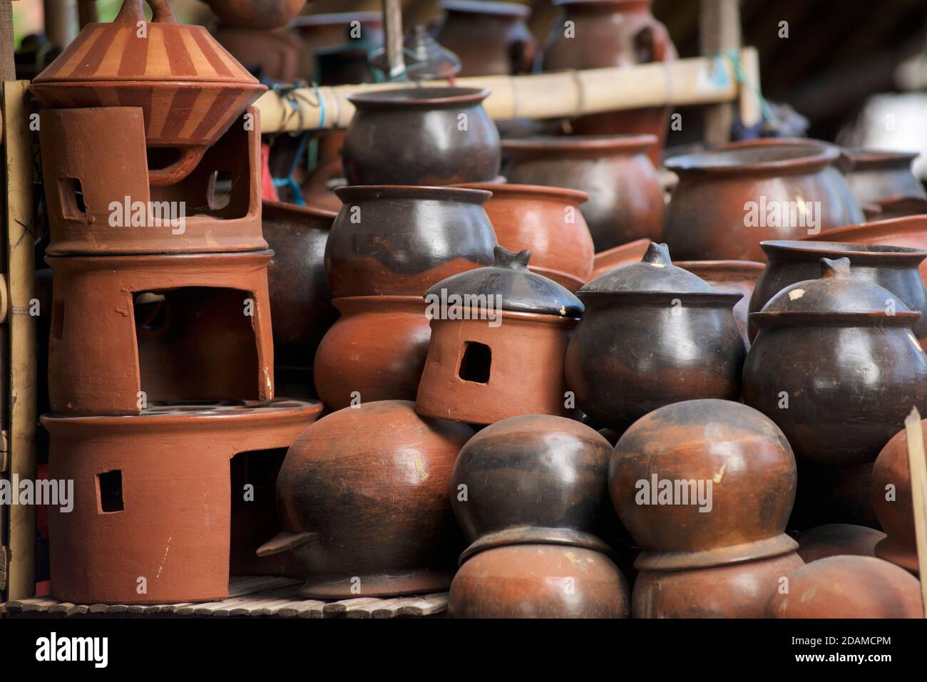 Hand made pottery hi-res stock photography and images - Alamy