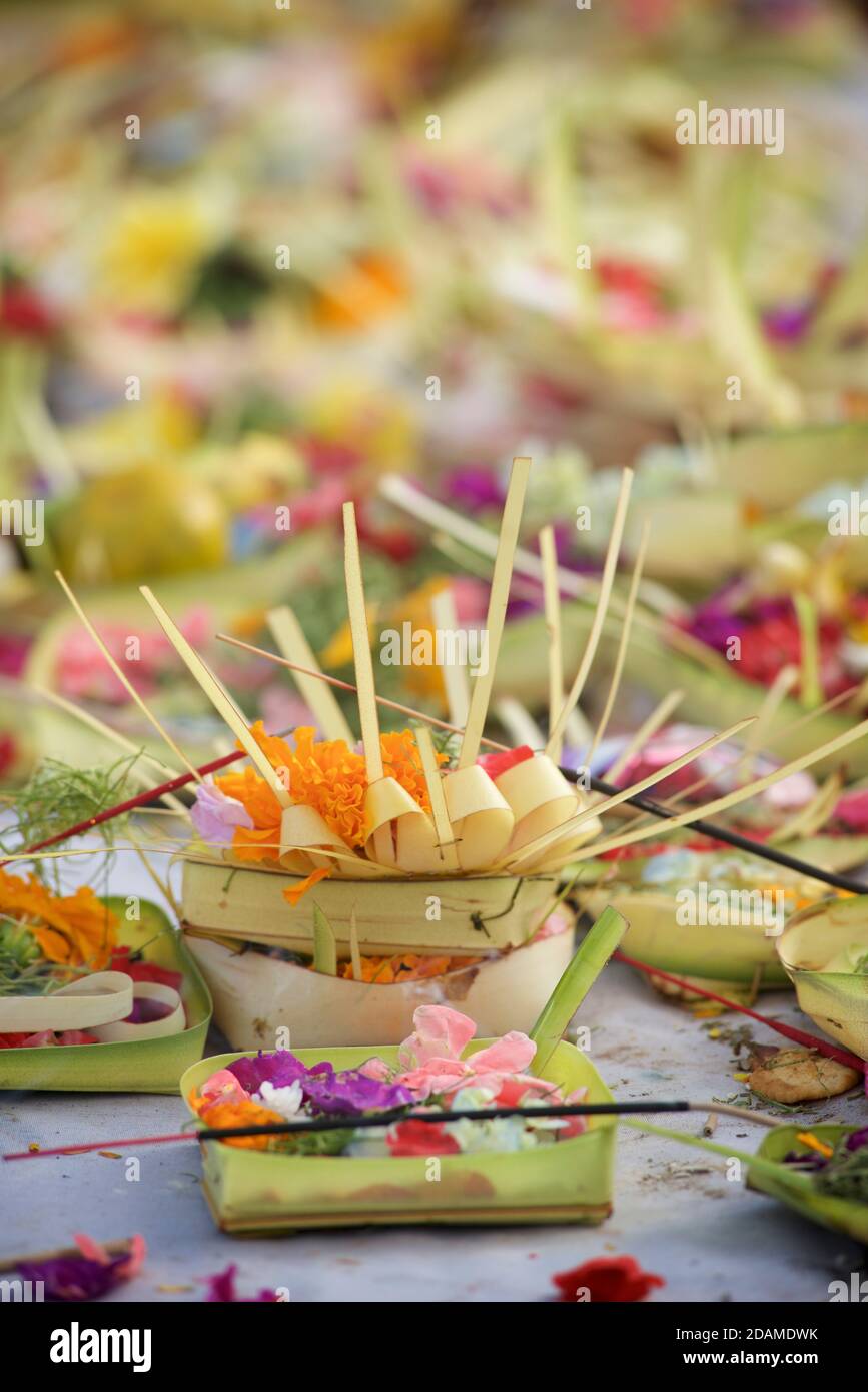 Daily worship hi-res stock photography and images - Alamy