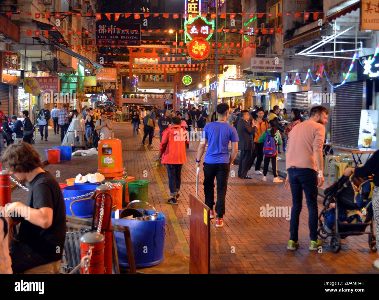 Hong Kong - Temple Street Night Market Stock Photo - Alamy