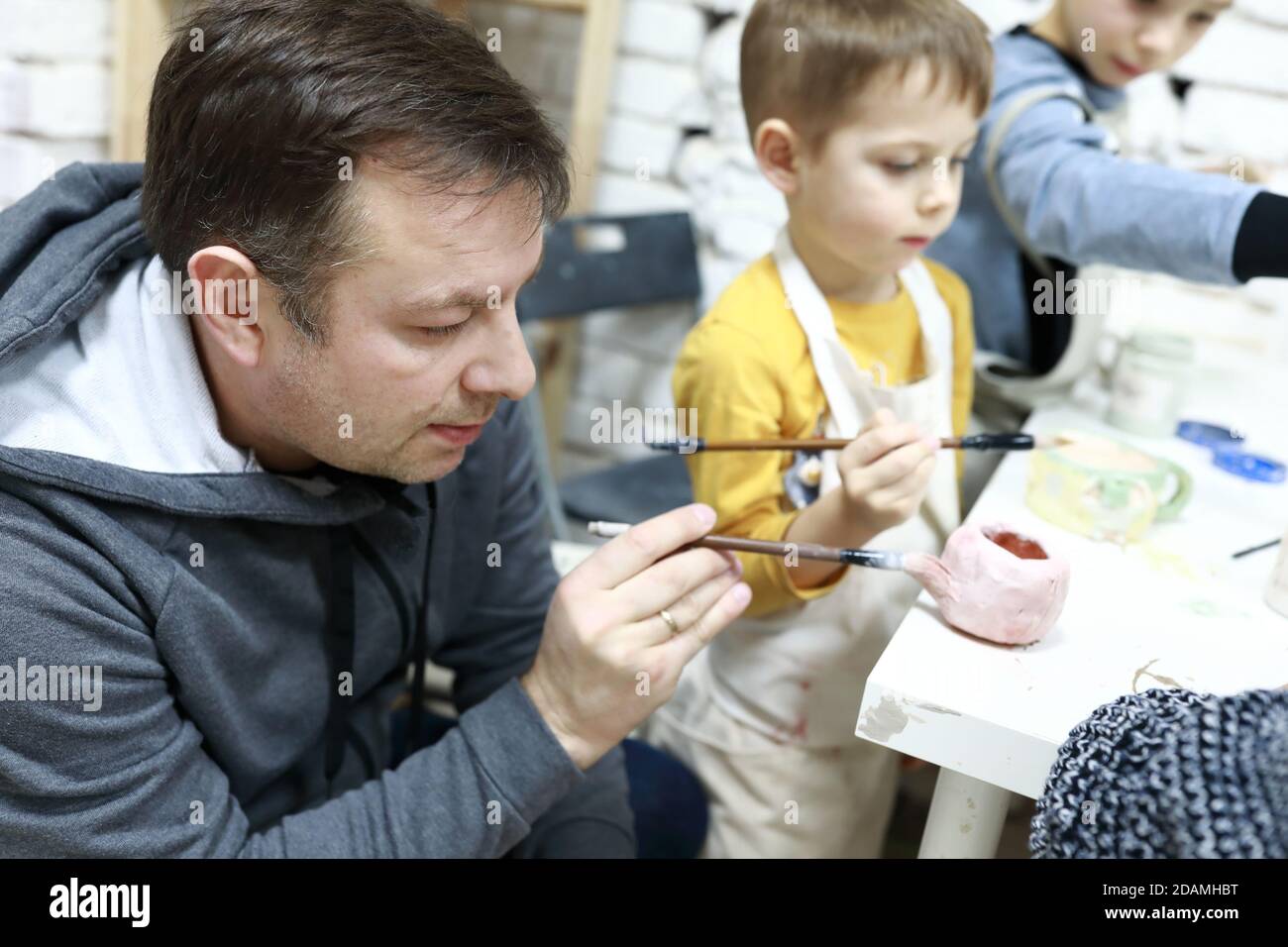 Father child make clay pots hi-res stock photography and images - Alamy