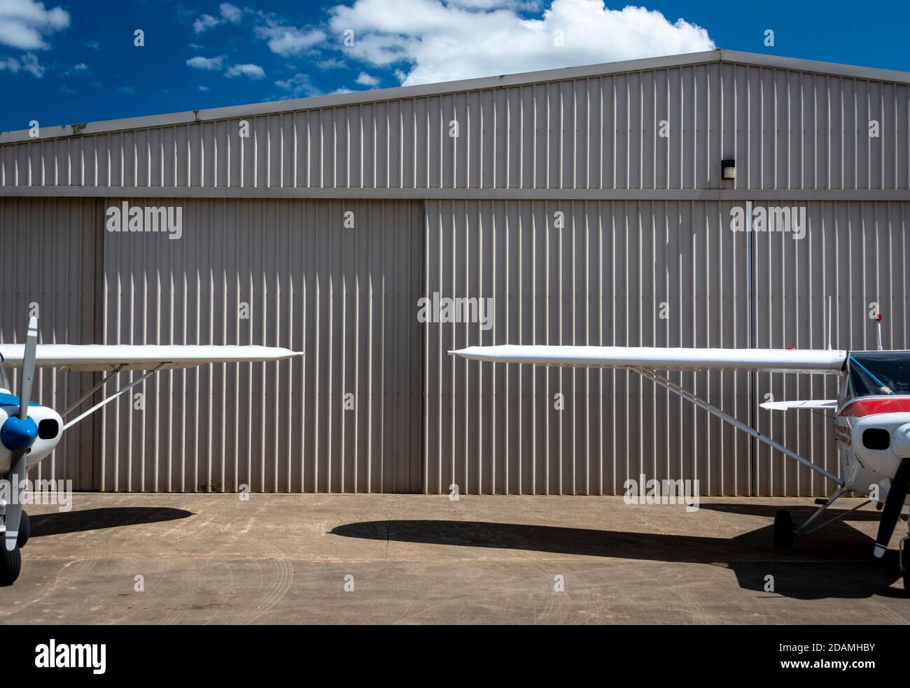 Aircraft hanger hi-res stock photography and images - Alamy