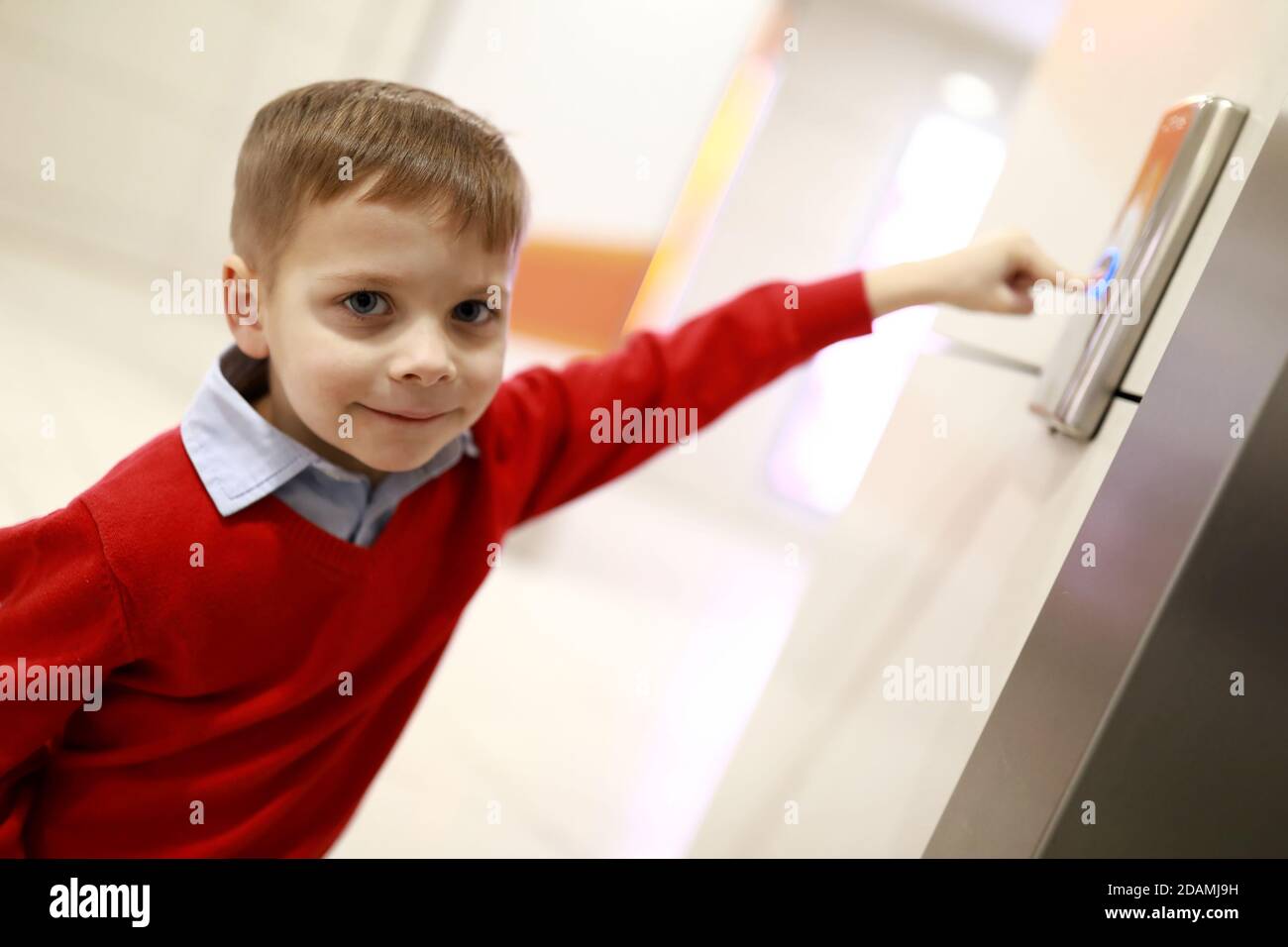 Kid elevator hi-res stock photography and images - Alamy