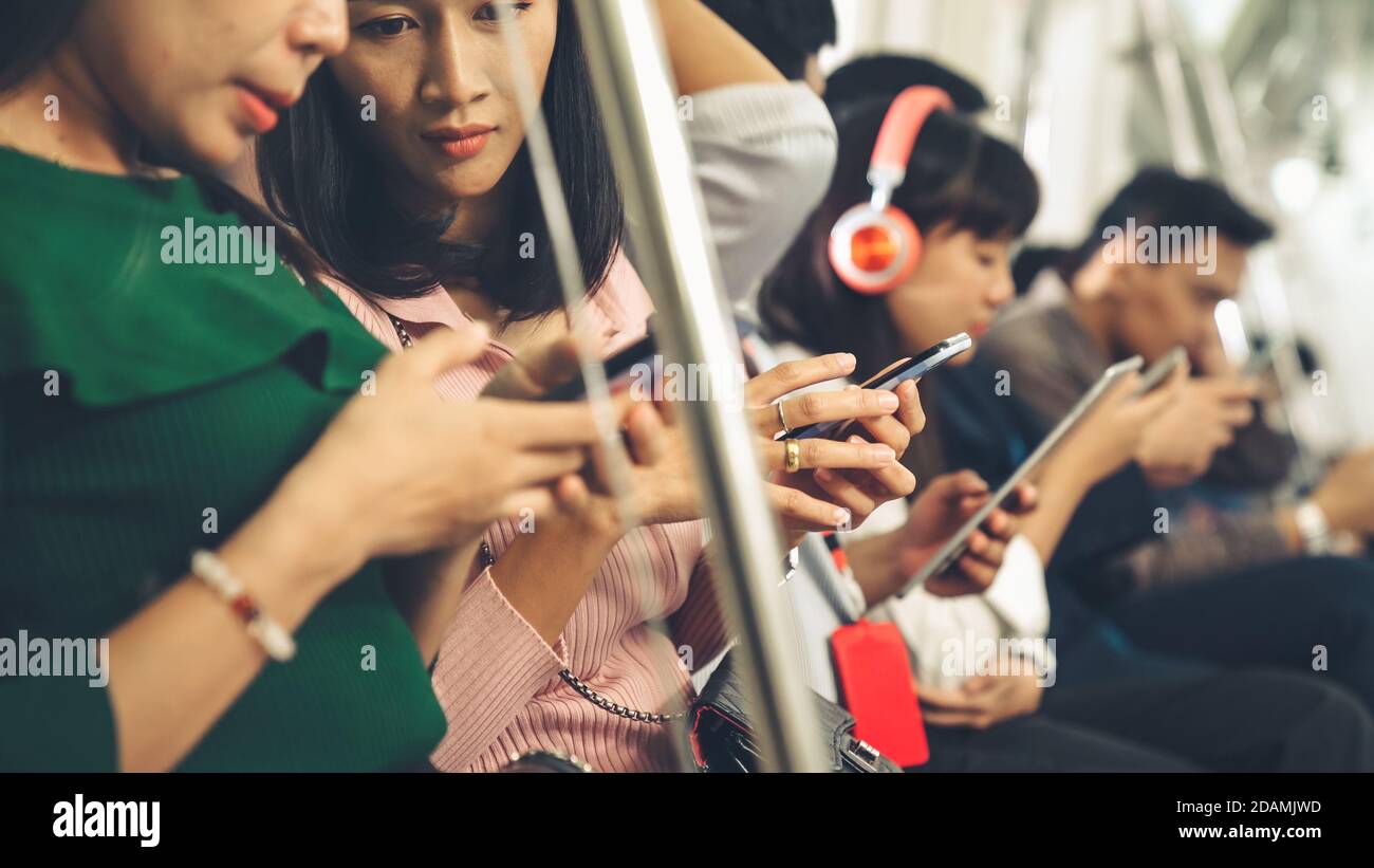 China smartphone commuter hi-res stock photography and images - Alamy