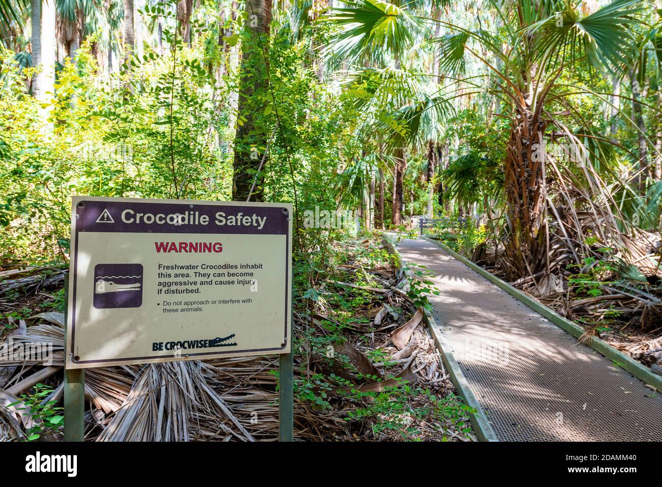 Crocodile warning sign hi-res stock photography and images - Alamy