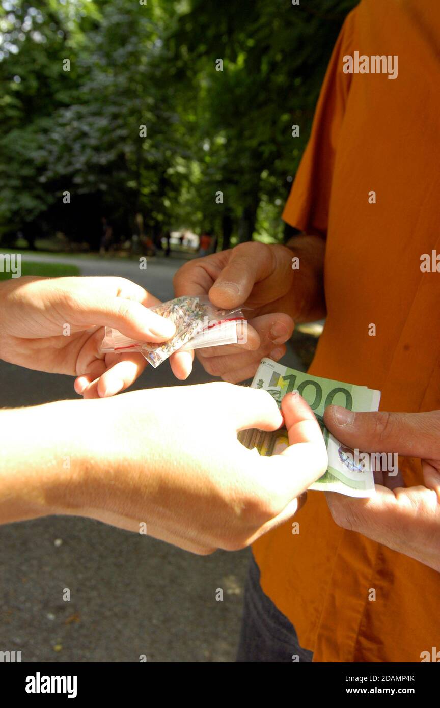 Narcotics related hi-res stock photography and images - Alamy