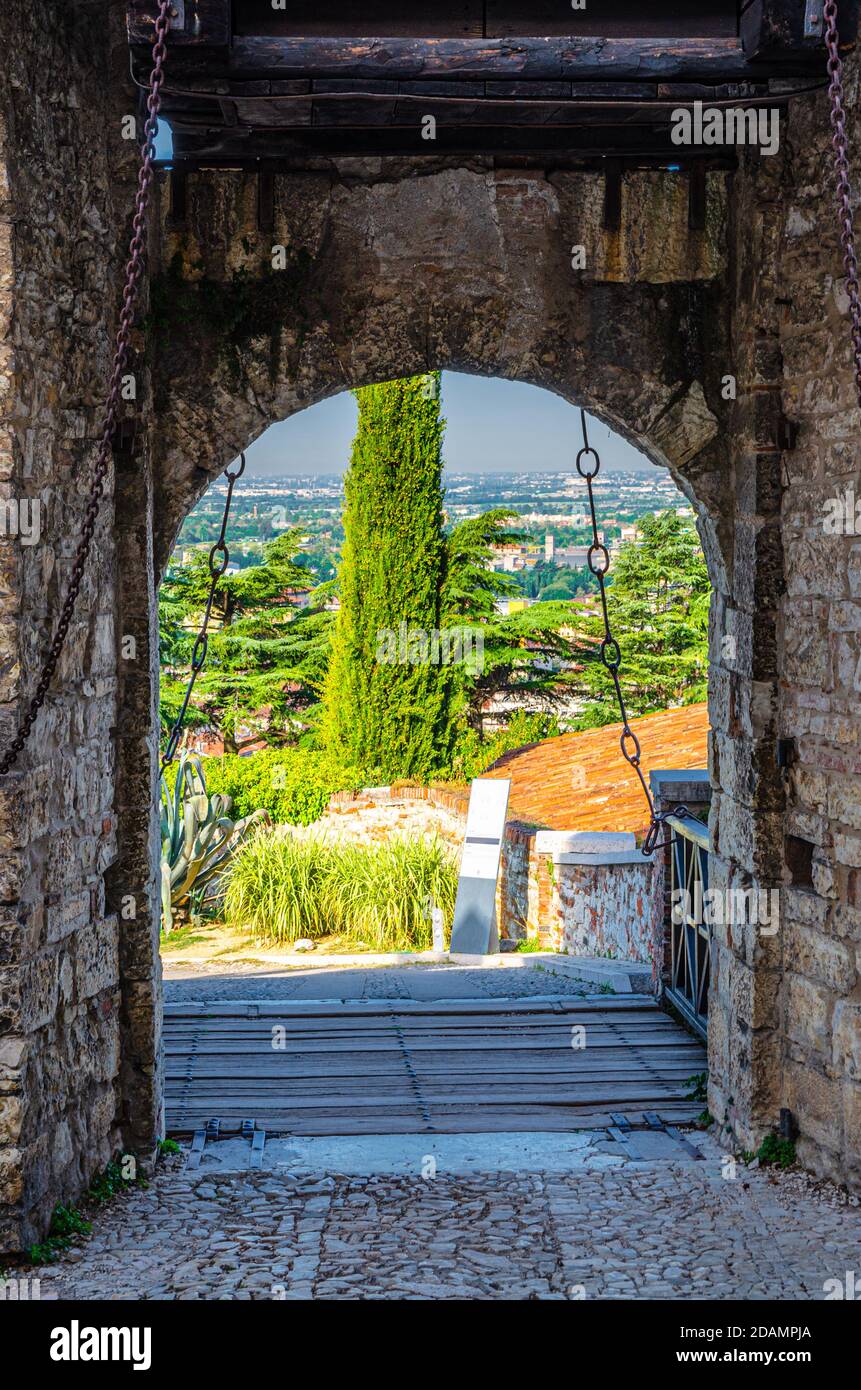 Castello stone hi-res stock photography and images - Alamy