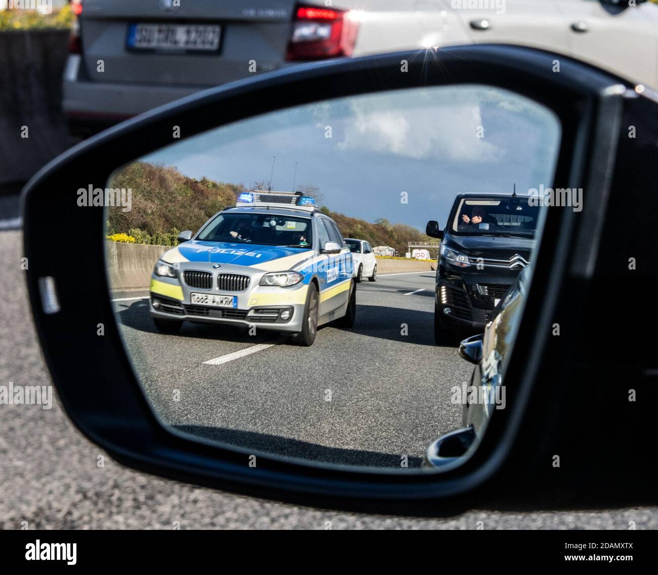 Neuss, Germany. 12th Nov, 2020. In the rear-view mirror of a car in a ...